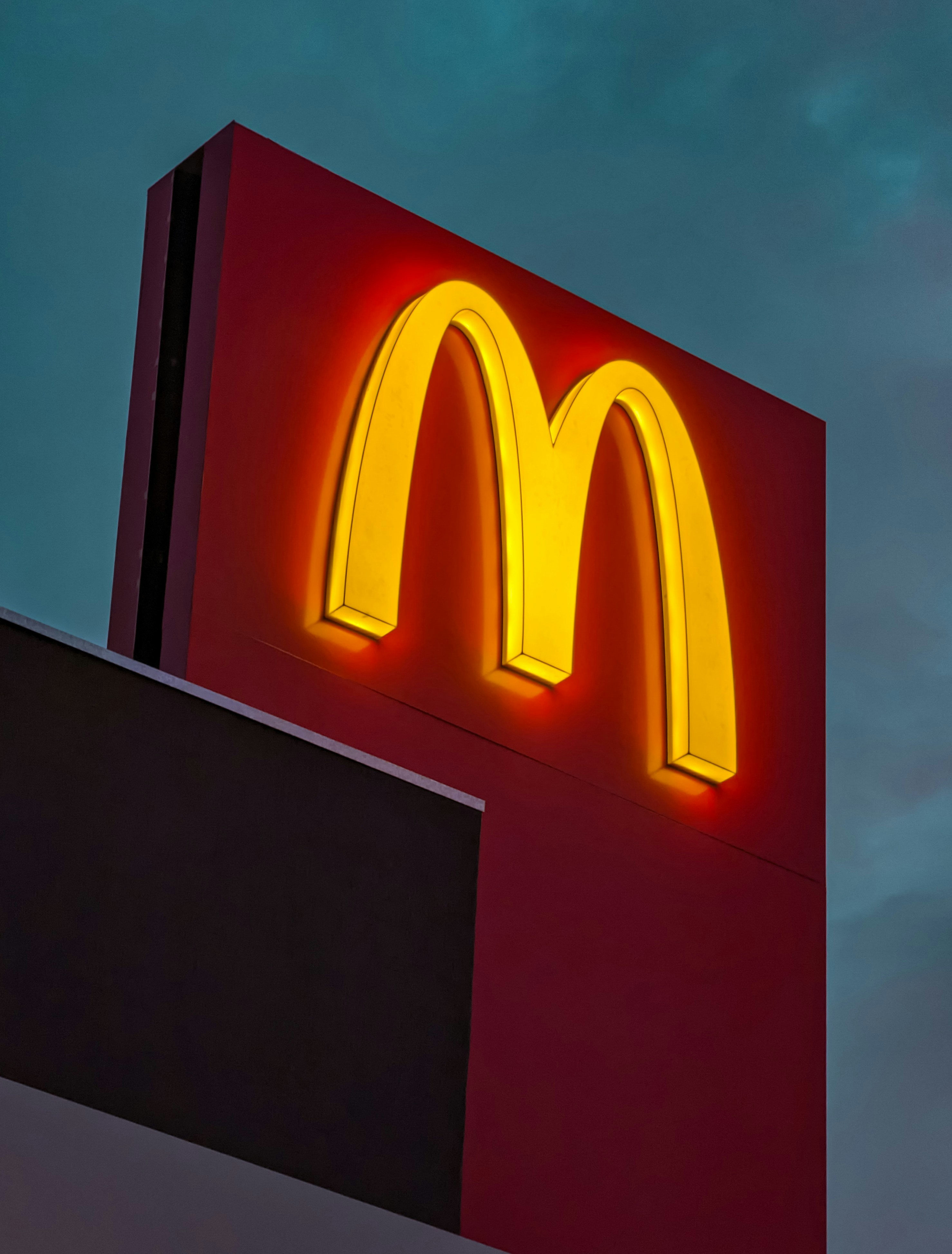 A mcdonald's sign lit up at night photo – Free Mcdonalds Image on Unsplash