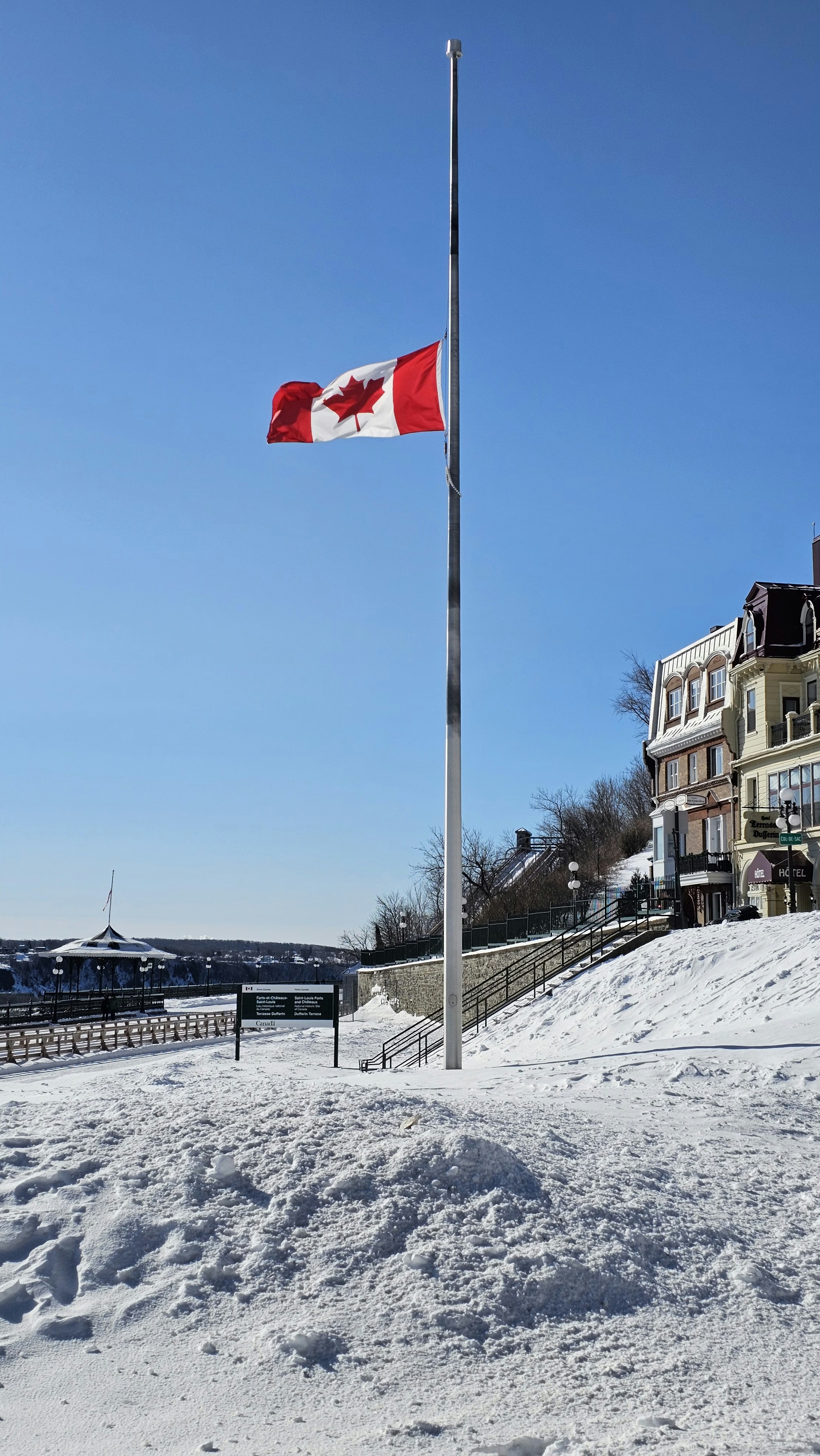 A canadian flag is flying in the snow photo – Free Canada Image on Unsplash