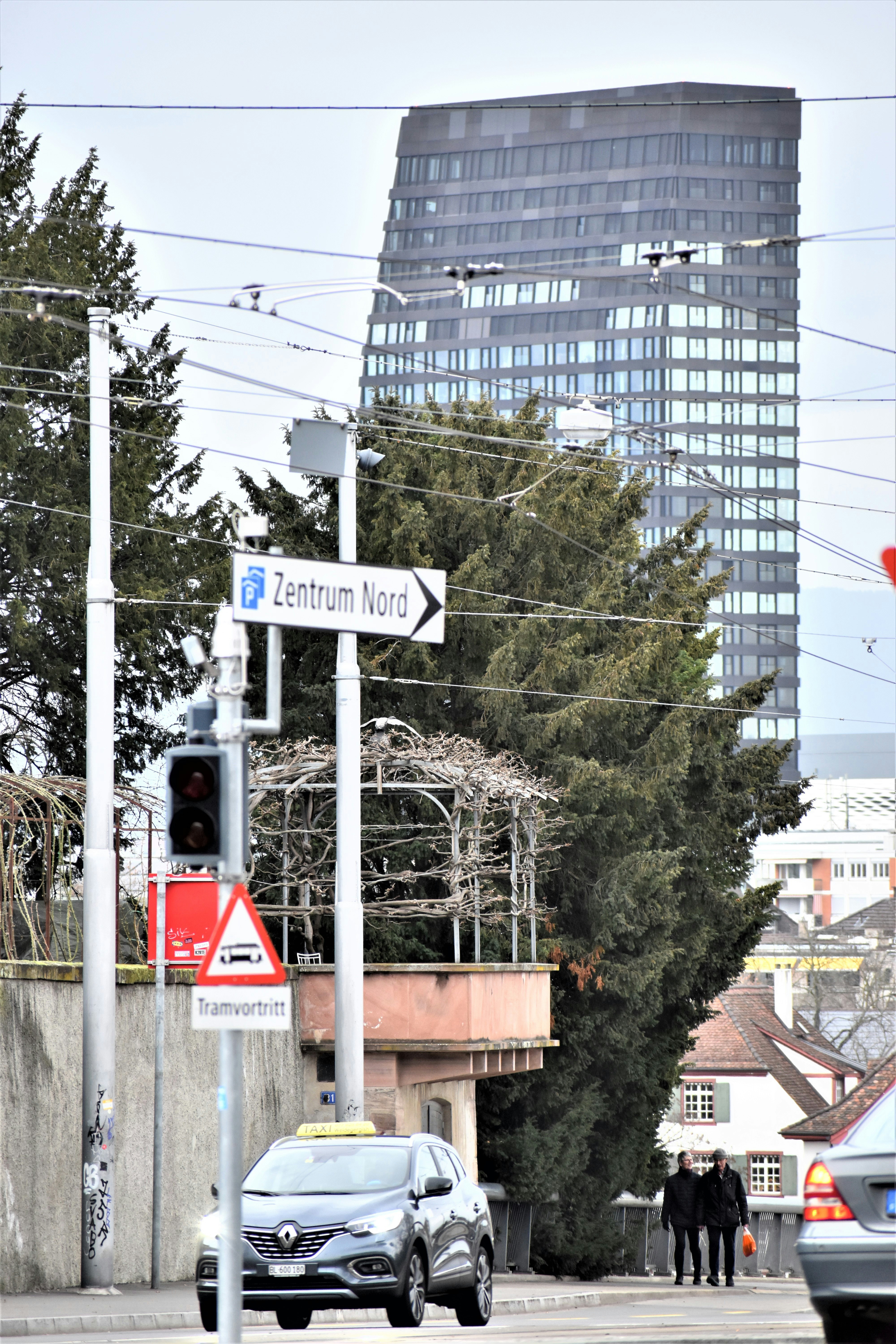Zentrum Nord: Glass Tower Over a Tram-Filled Urban Crossroad
