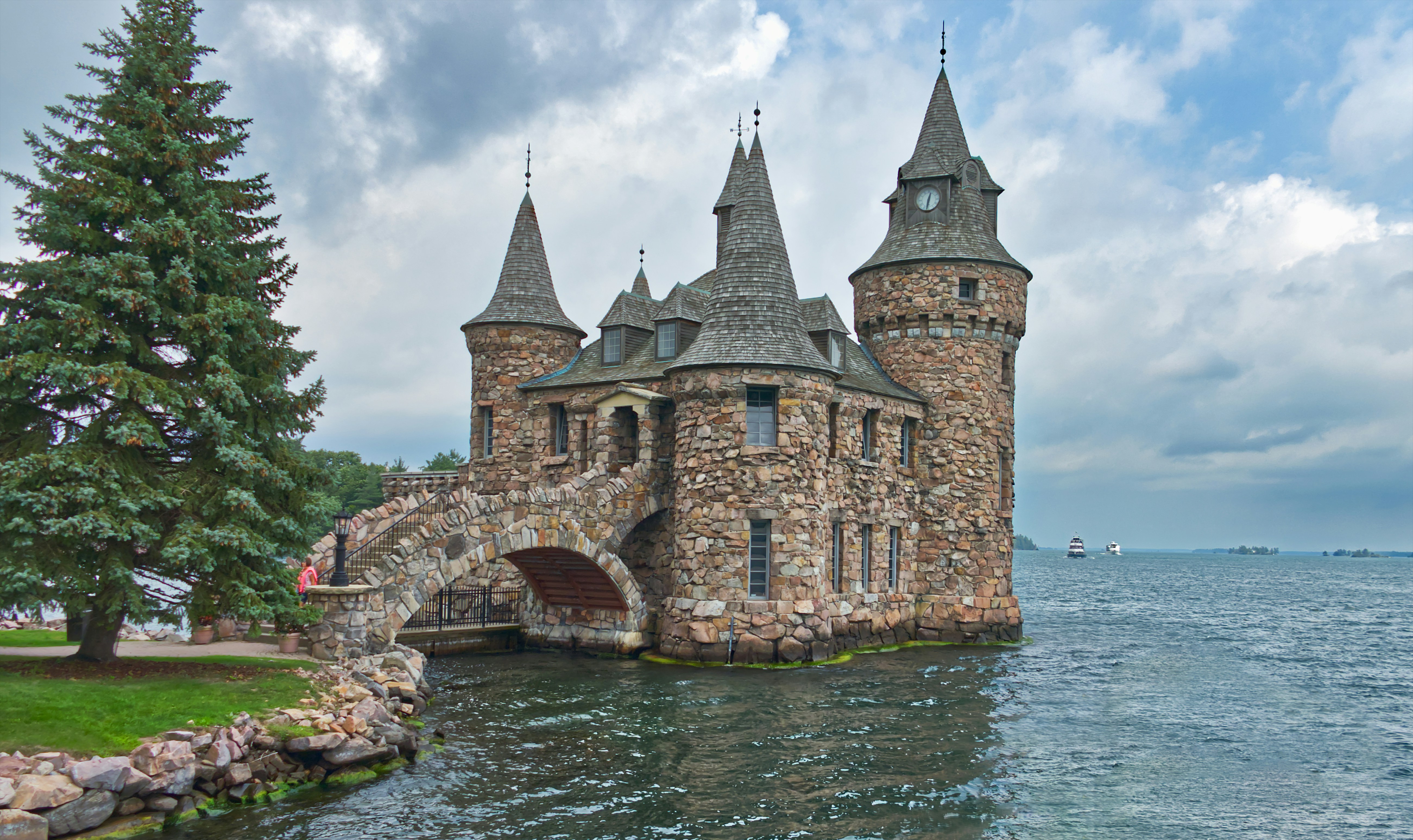 A large castle sitting on top of a body of water photo – Free Usa Image ...