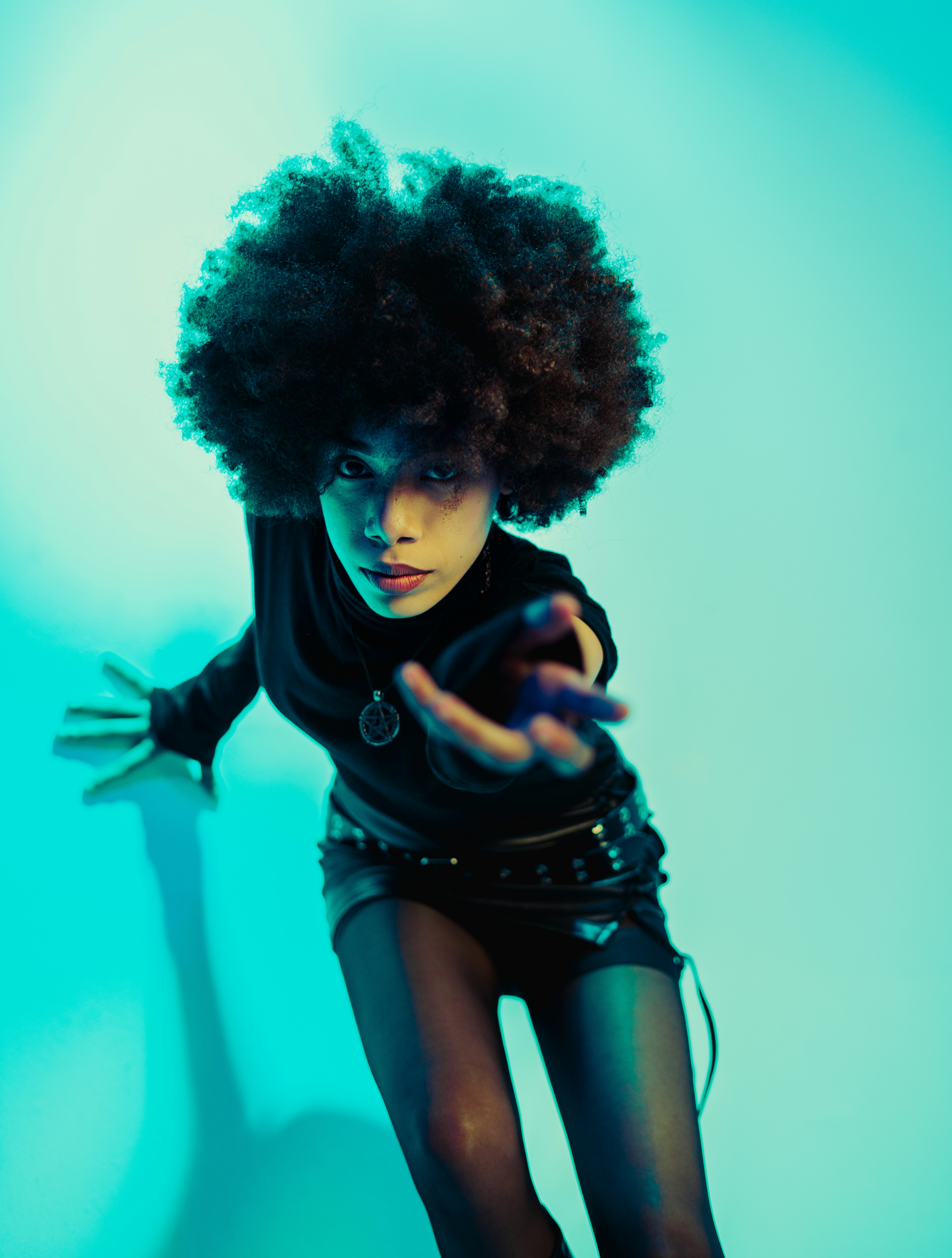 PLEASE CAN YOU HOLD ME??