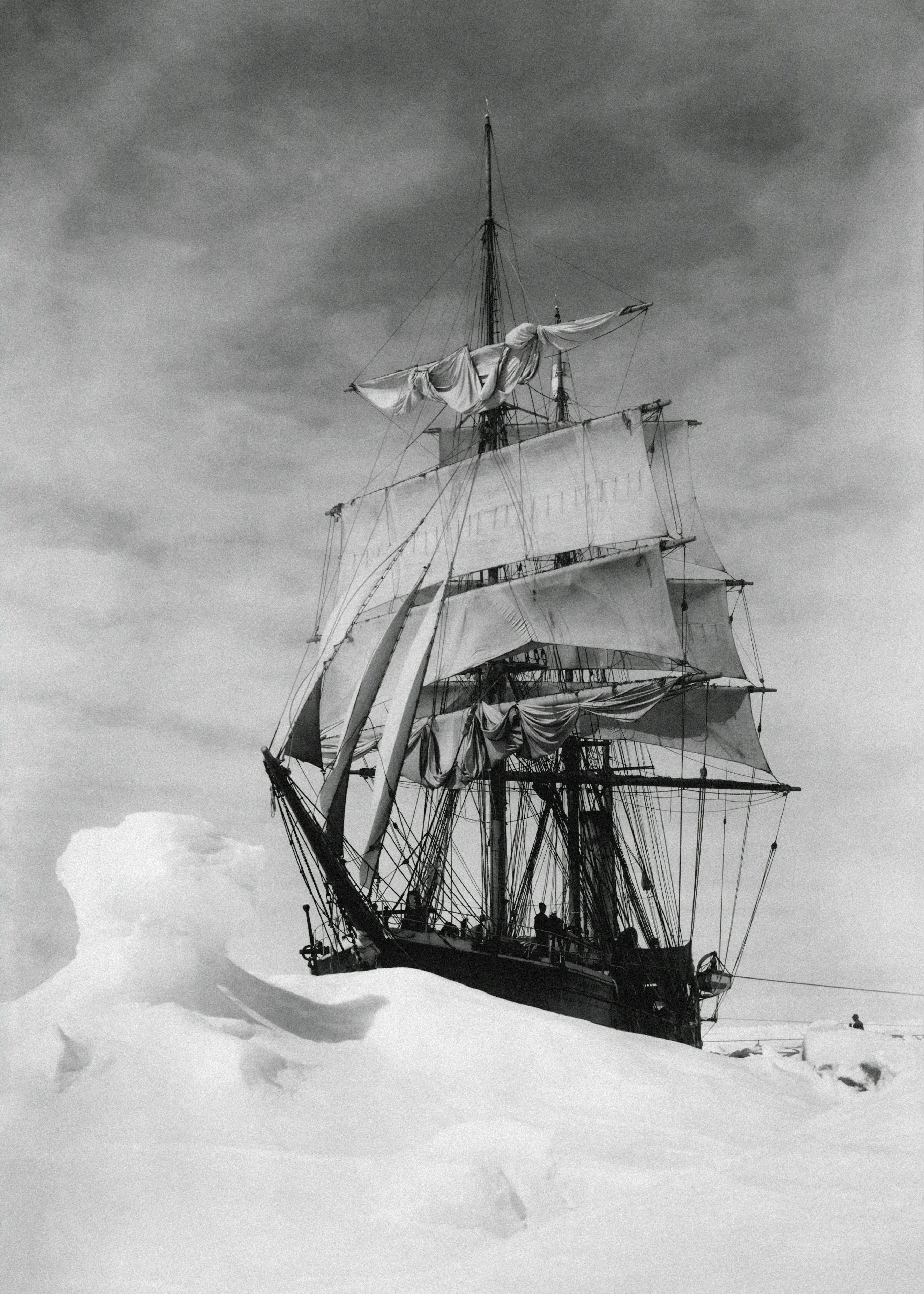 A black and white photo of a ship in the snow photo – Free Antarctica ...