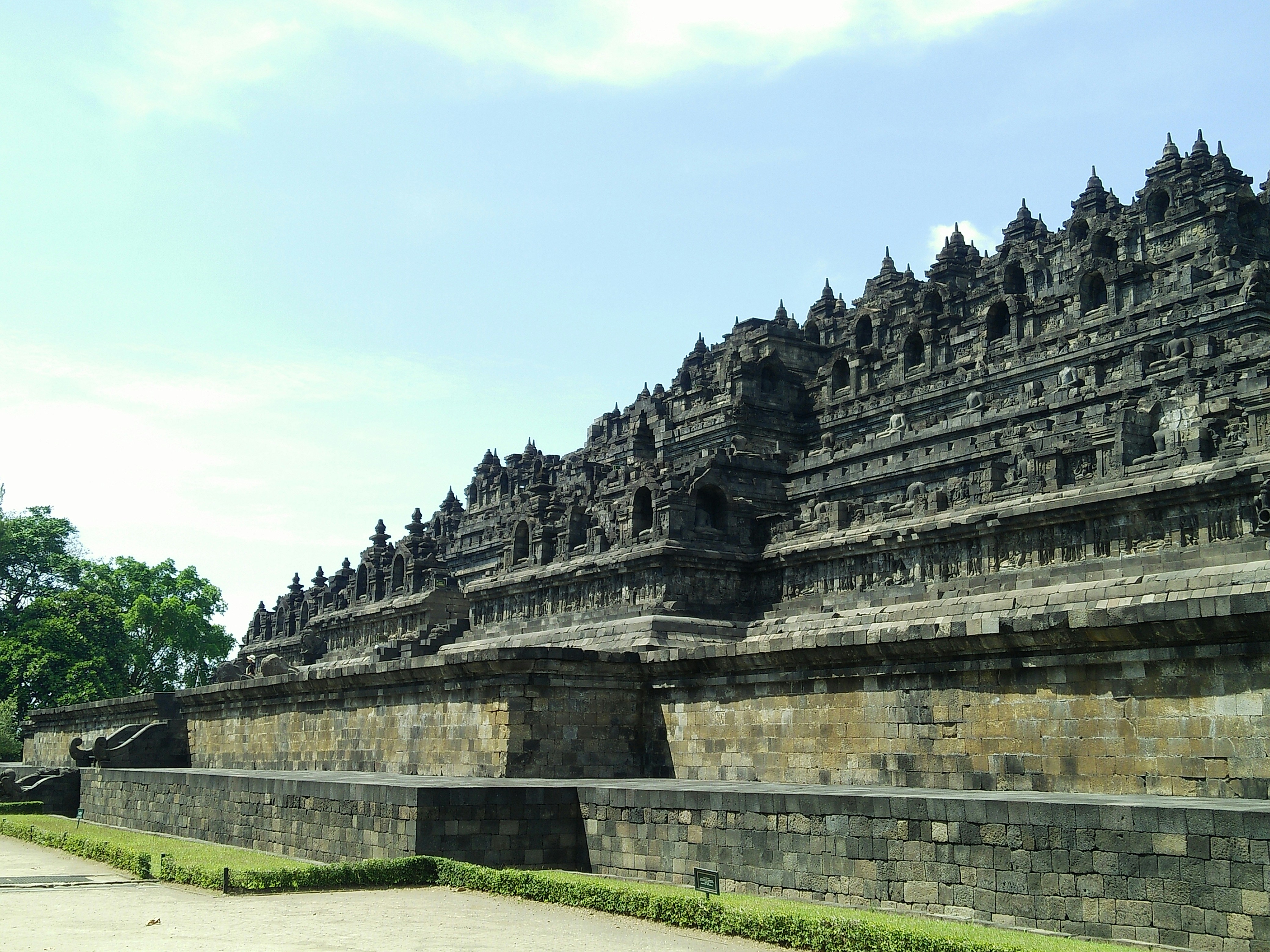 A large stone structure with many statues on it photo – Free Borobudur ...