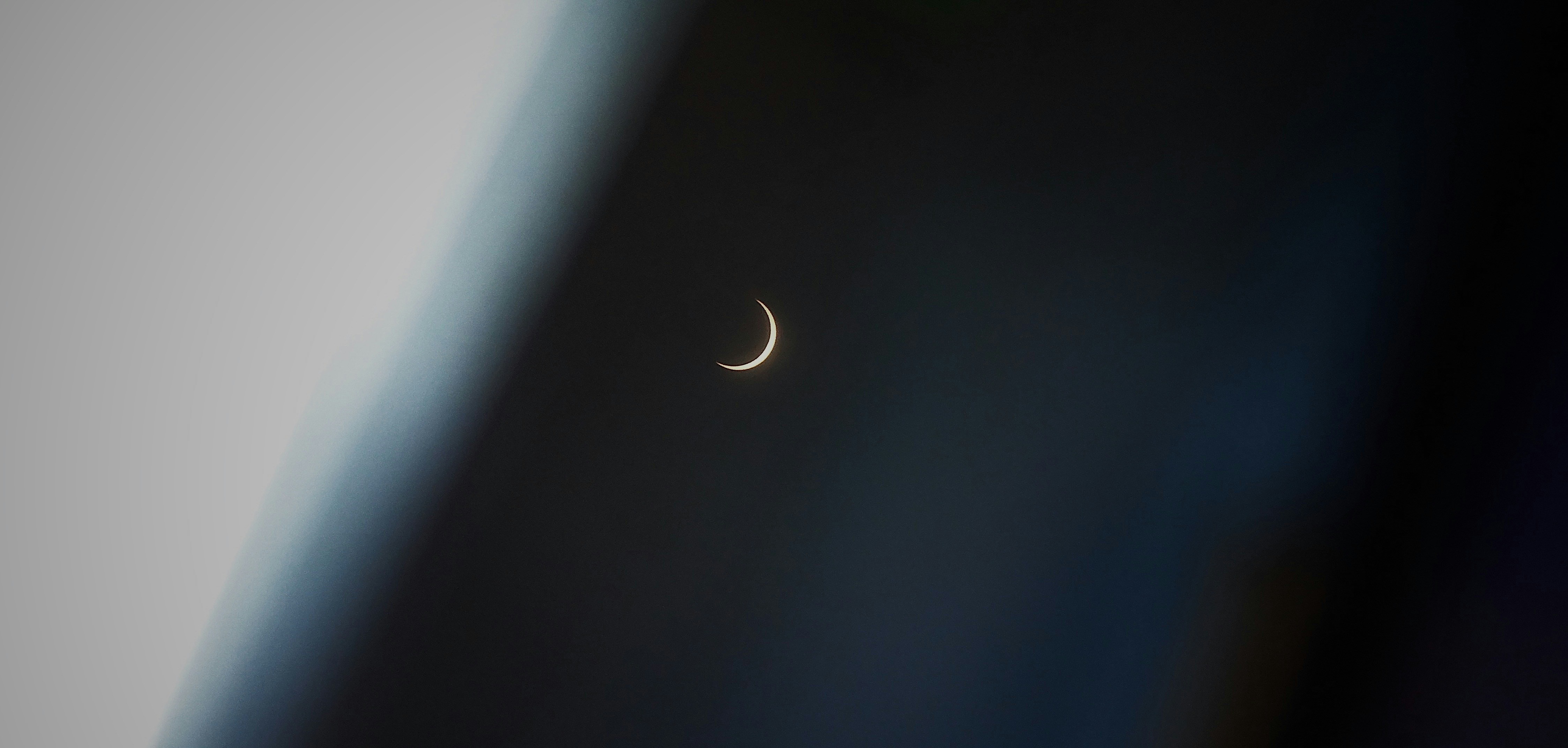 A half moon seen through a window with a blurry background photo – Free ...