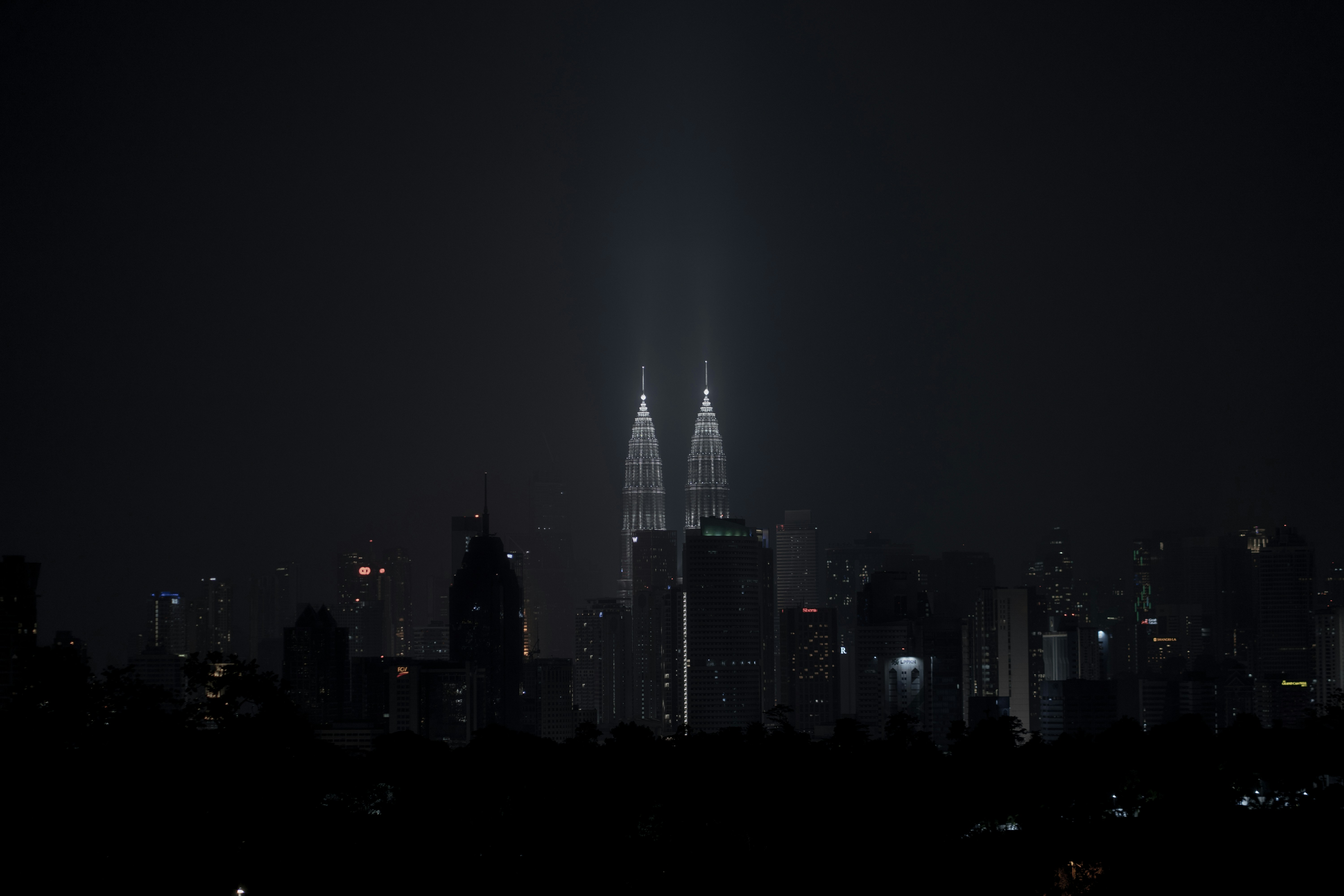 Twin Beacons Over KL: Petronas Towers Cutting Through the Night Sky