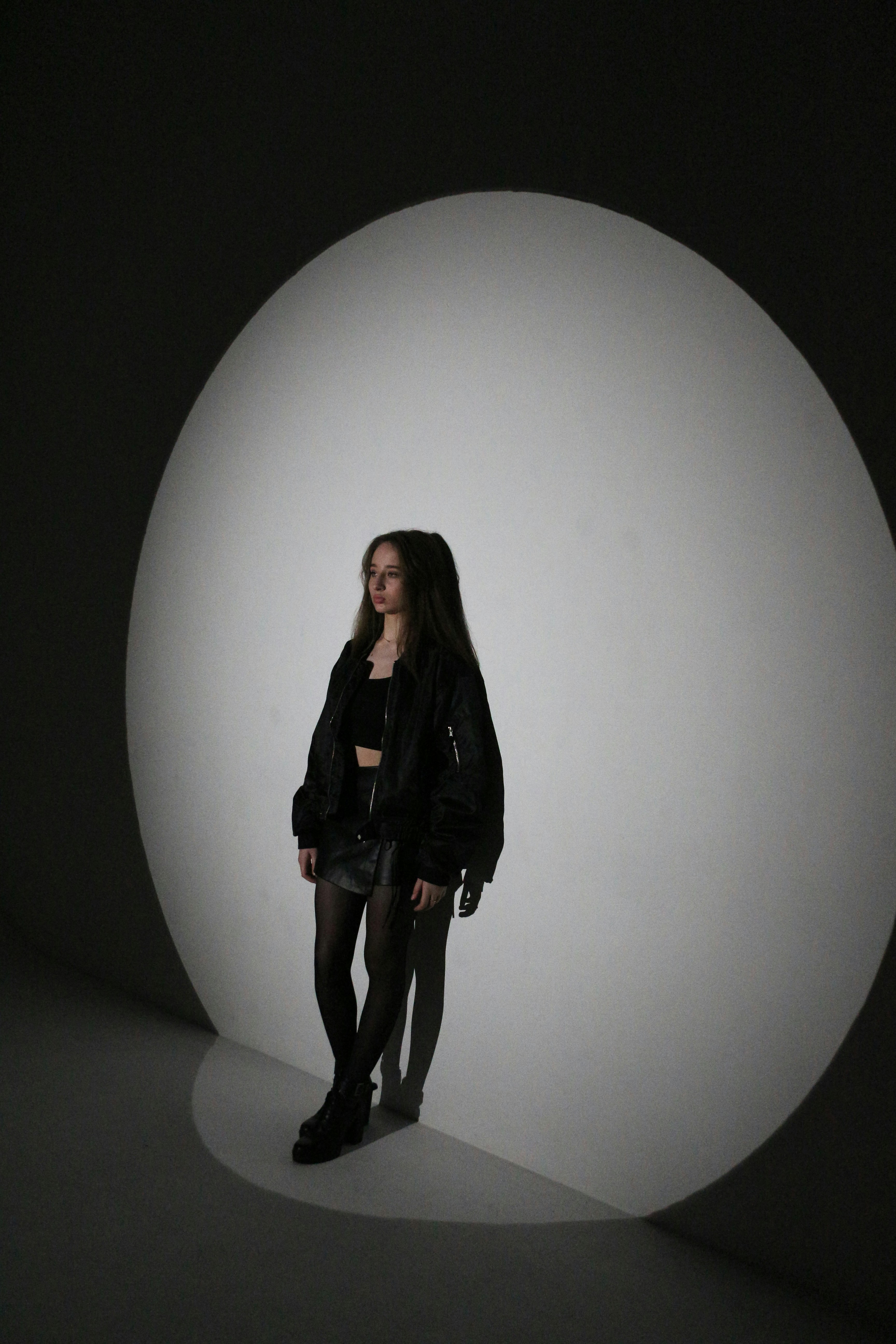 Portrait beneath the Egg: Fashion in a Studio Halo