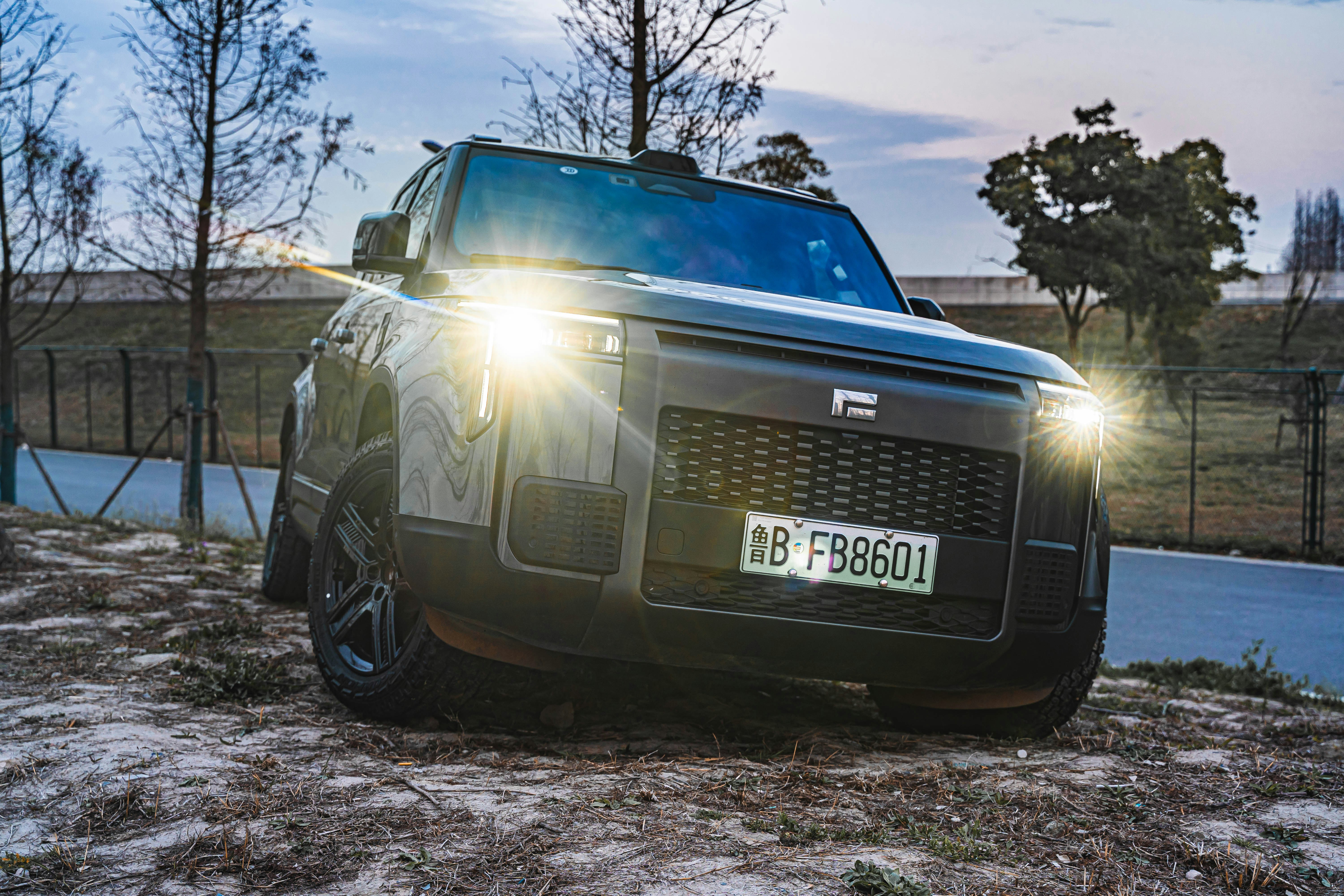 A car parked on the side of a road photo – Free Car Image on Unsplash
