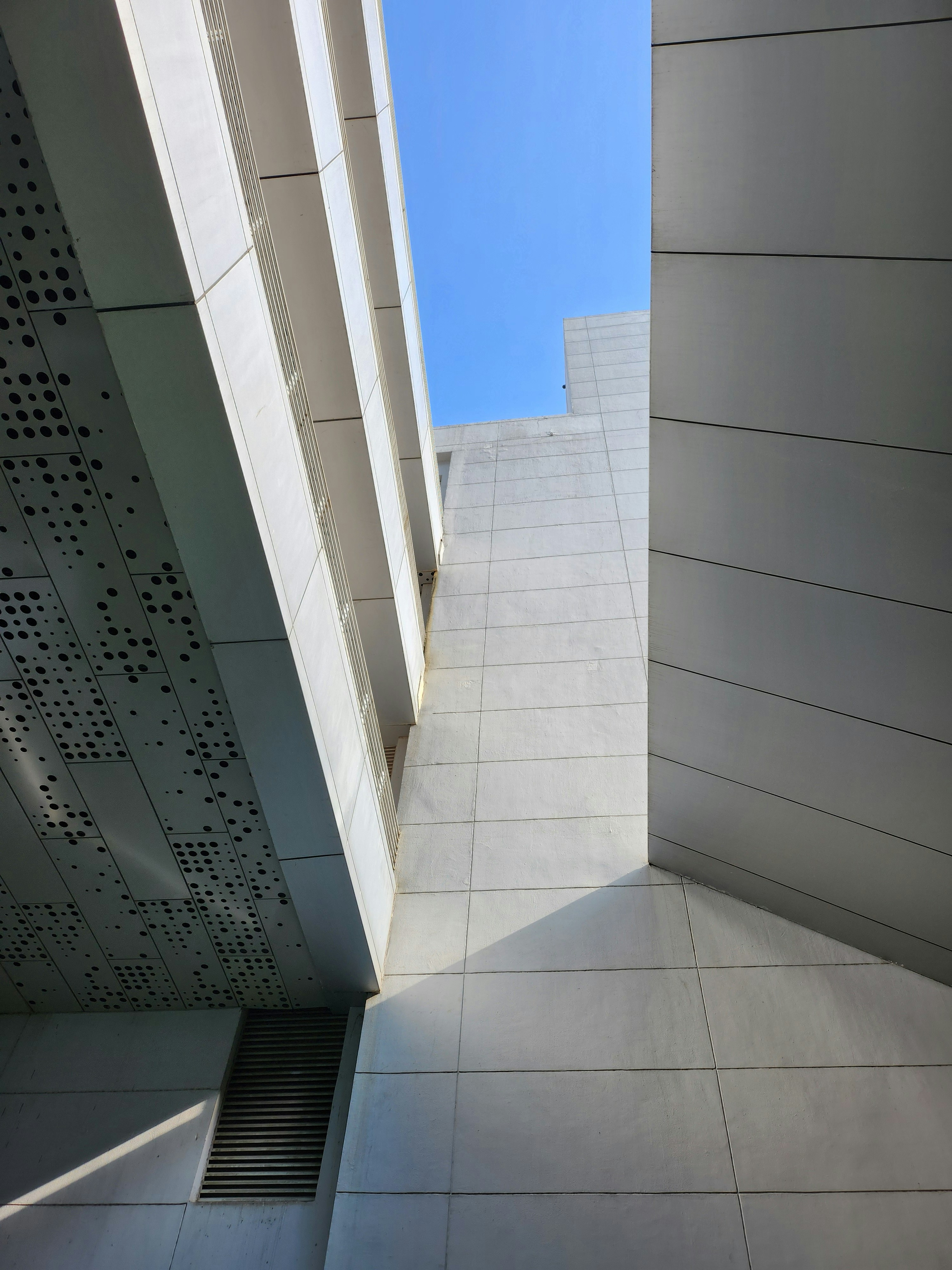 A view of a building from the ground looking up photo – Free Building ...