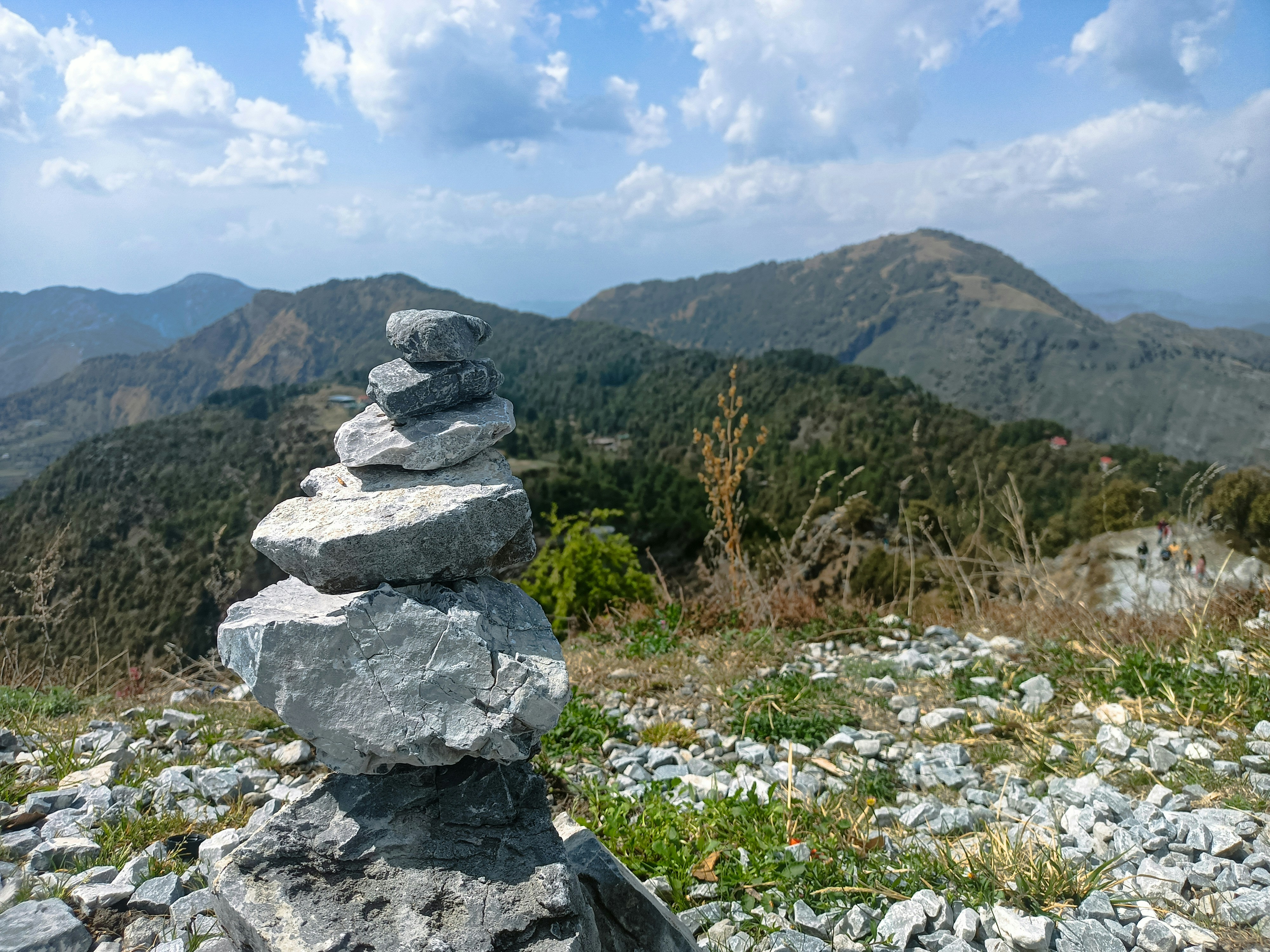 Stonestack Summit: Quiet Peak Over the Rocky Horizon