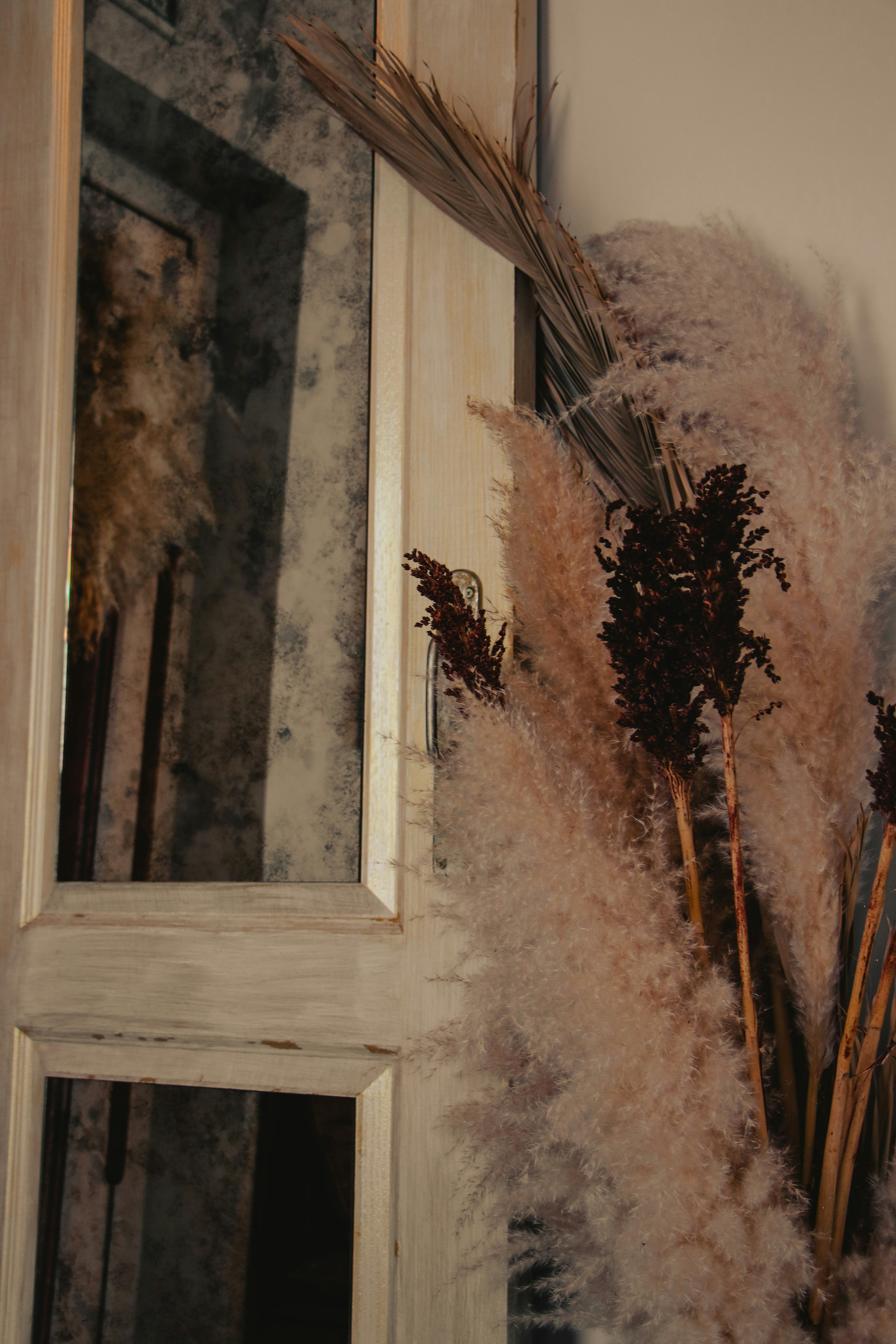Dry Pampas at the Window: A Quiet Corner Still-Life
