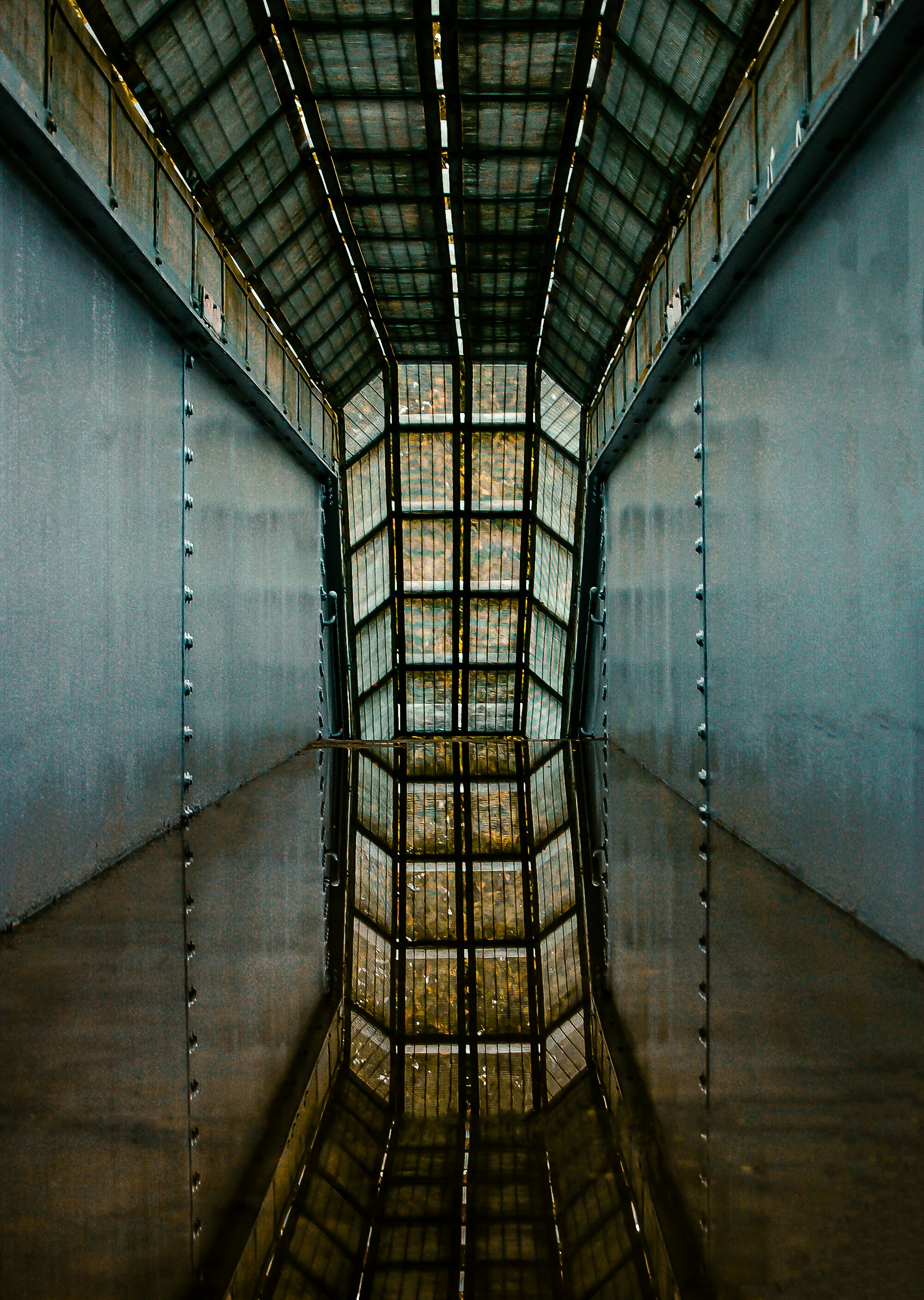 Convergence in a Glass-Walled Corridor