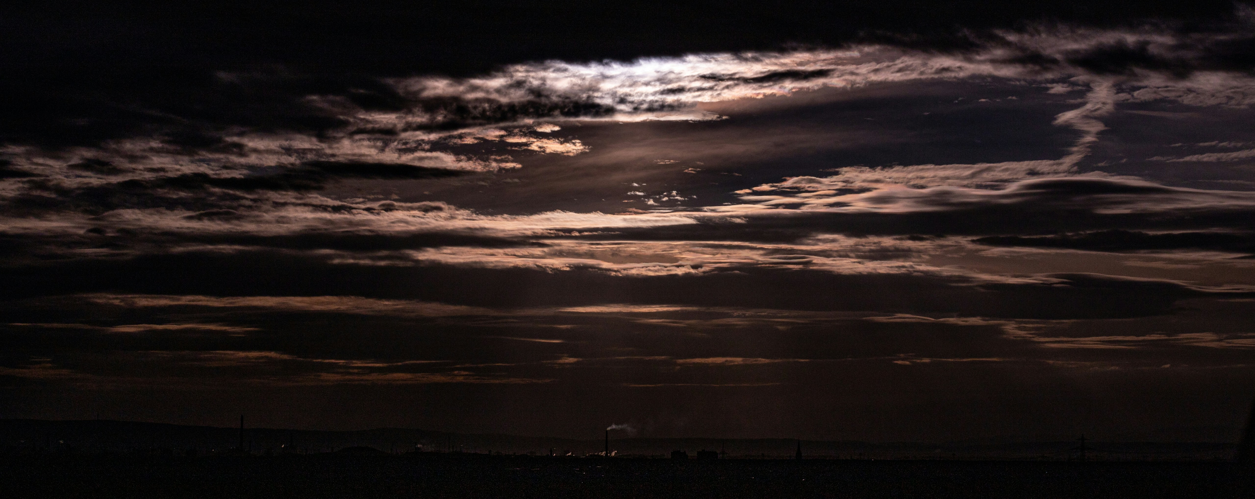 Edge of Dusk: Light Breaks Over a Quiet Horizon