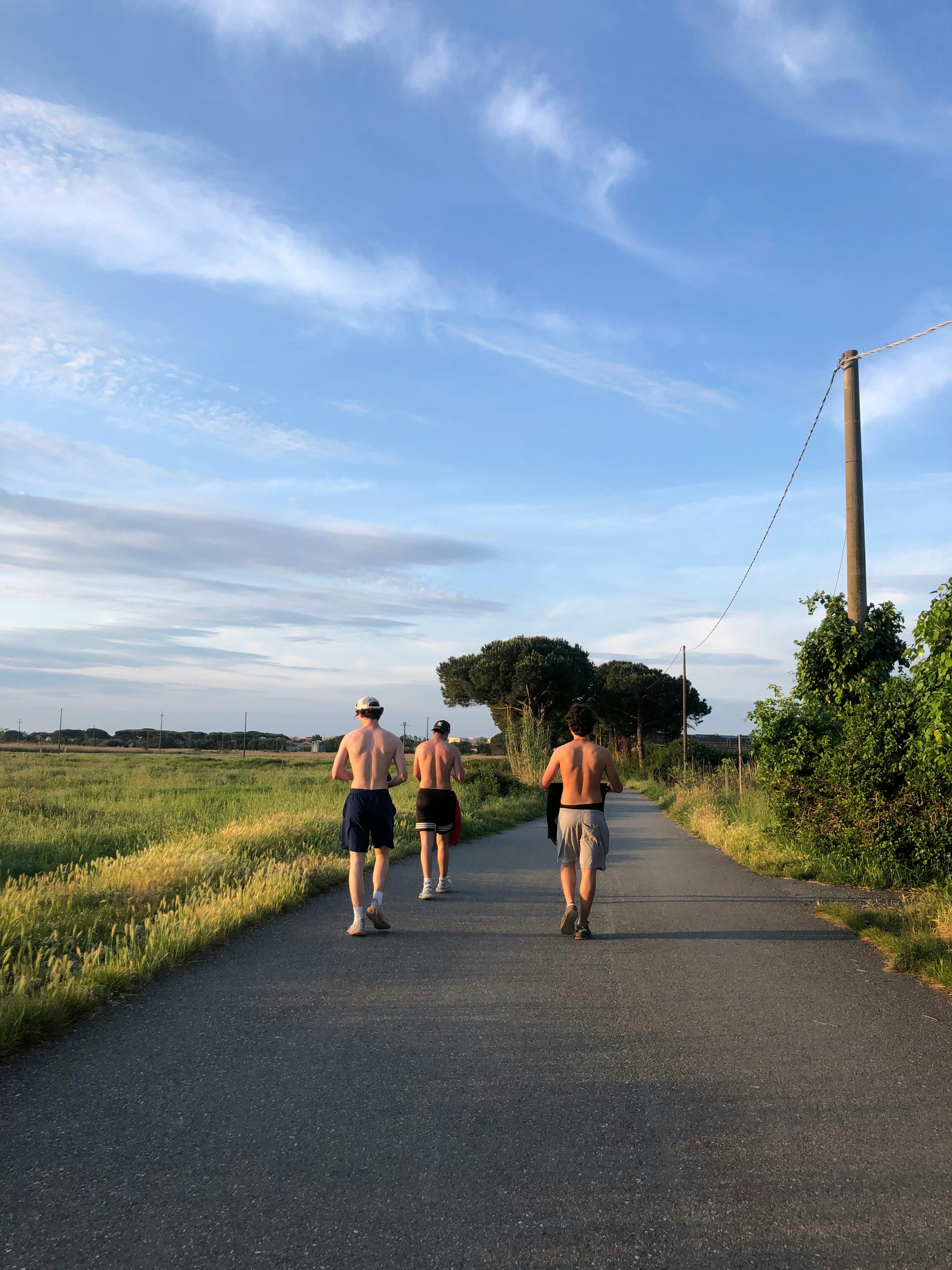 A group of people running down a road photo – Free Human Image on Unsplash