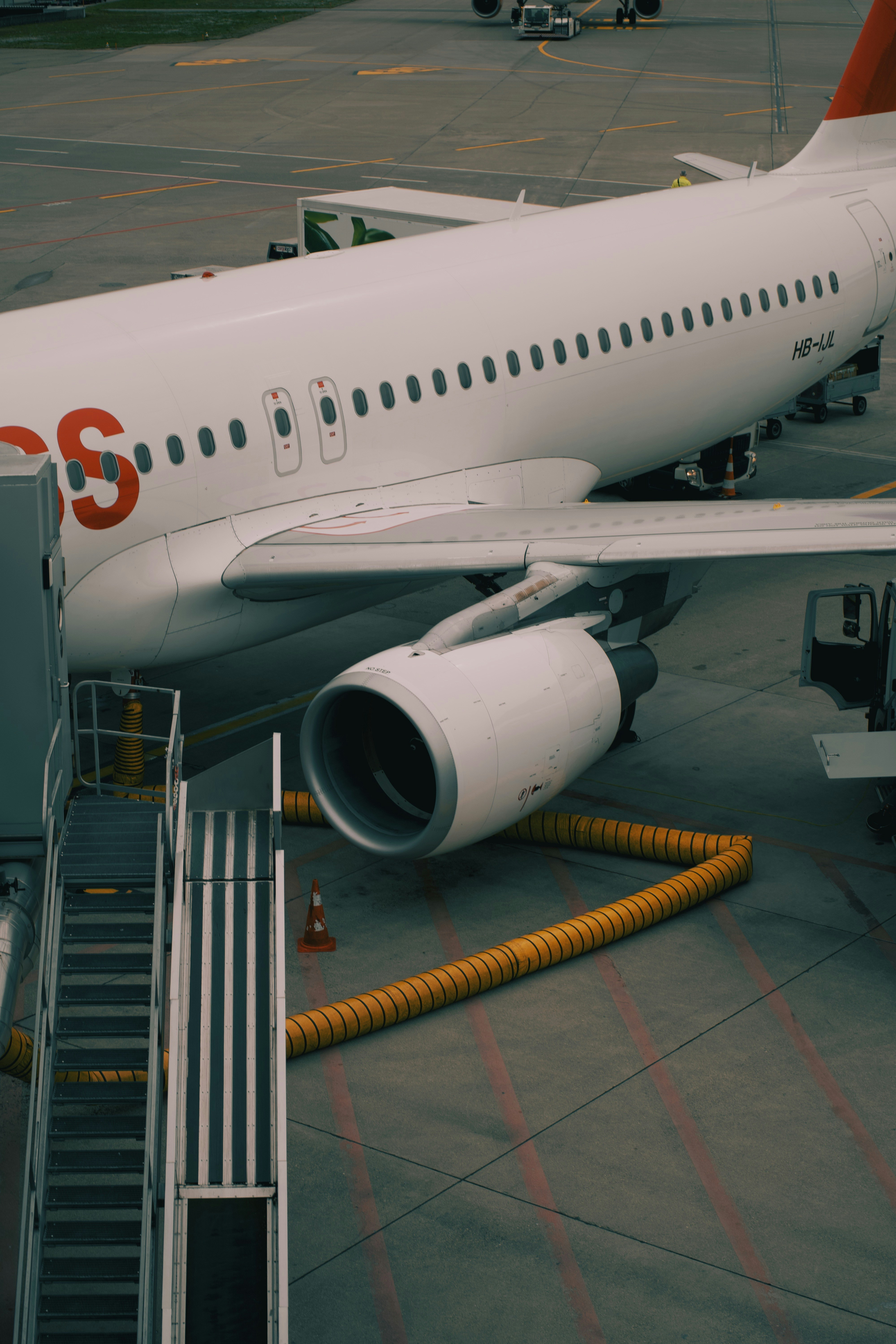 Underwing Engine at the Gate: Geometry of a Docked Jet