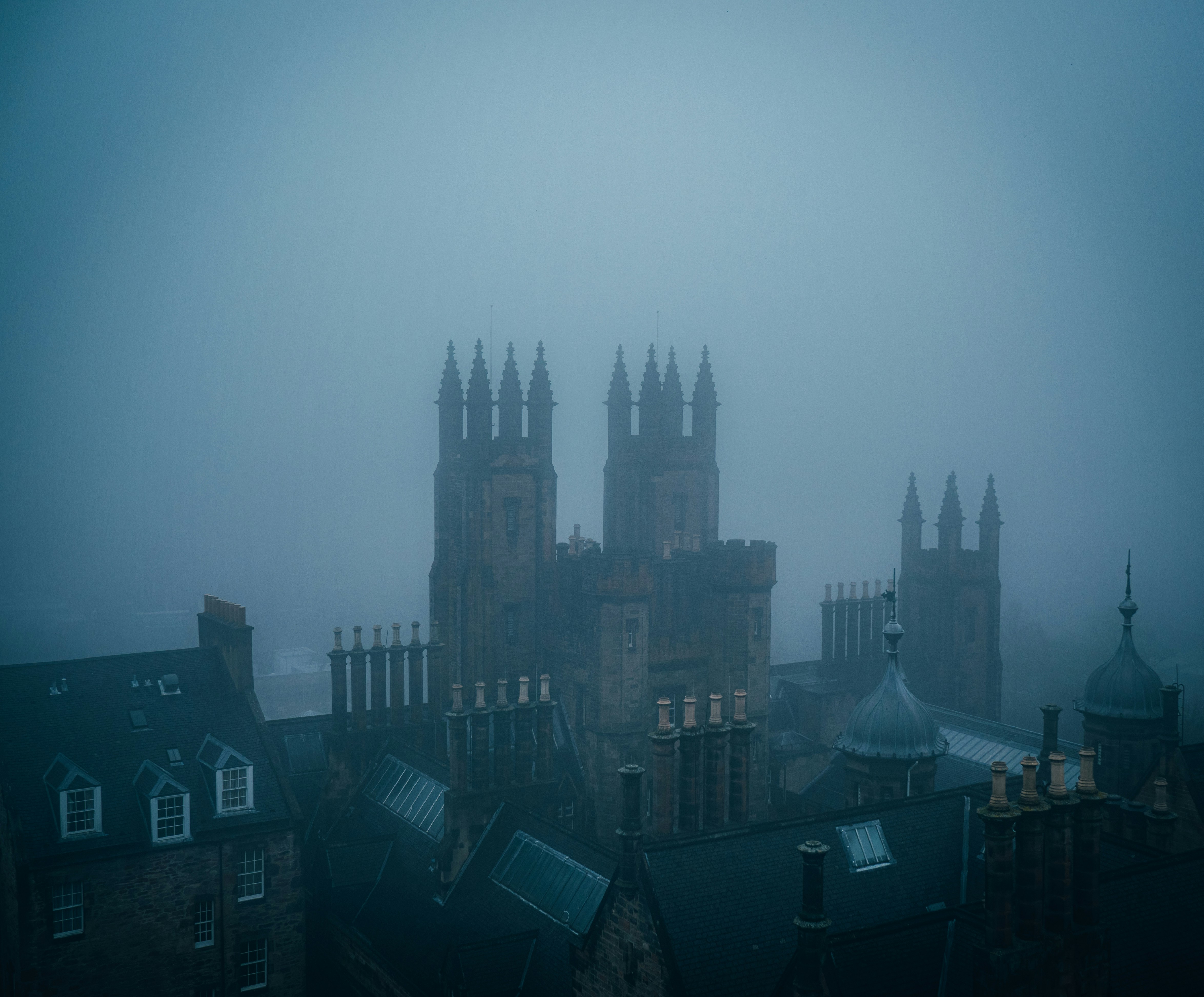 A view of a city in the fog photo – Free Edinburgh Image on Unsplash