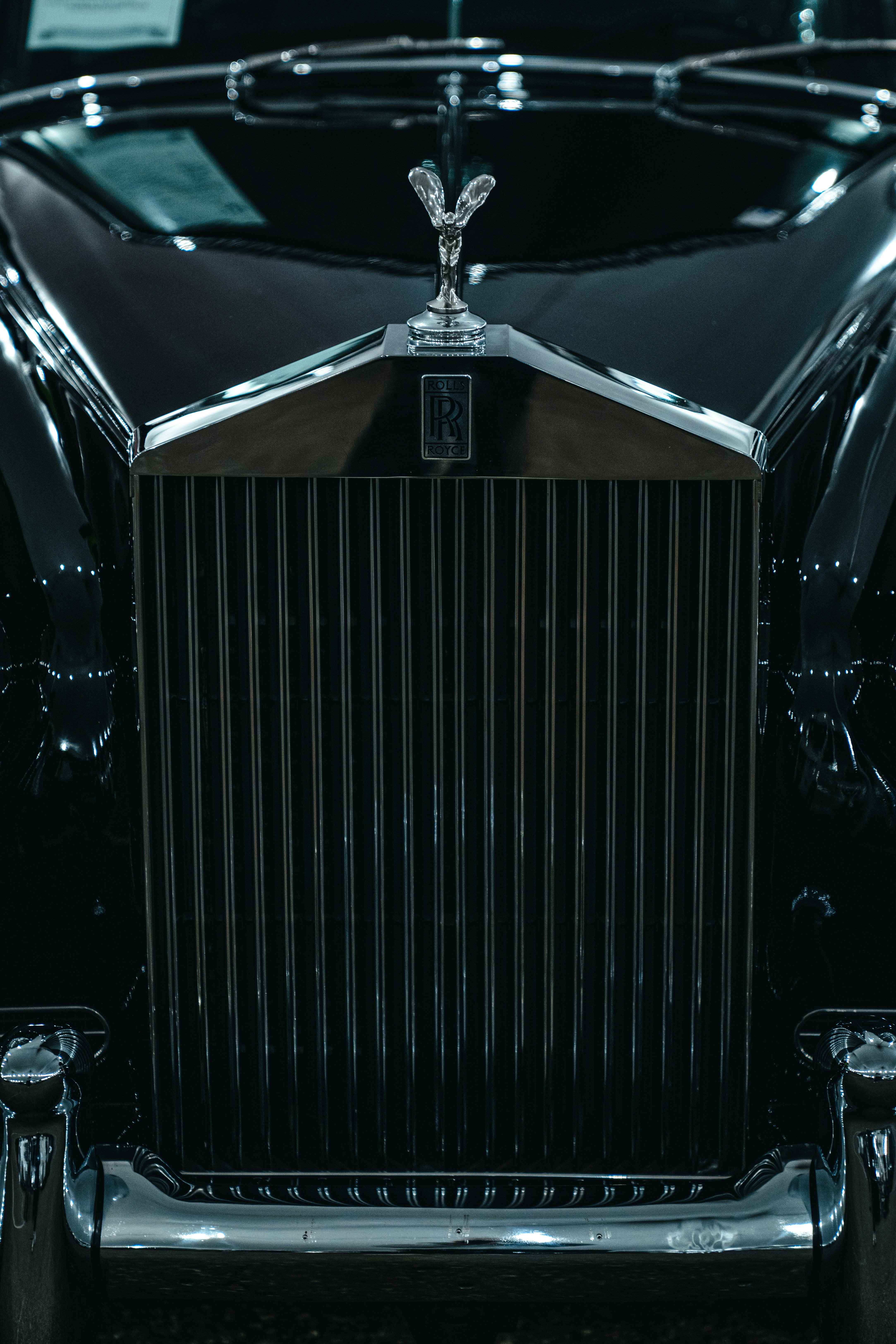 The front end of an old fashioned car photo – Free Usa Image on Unsplash