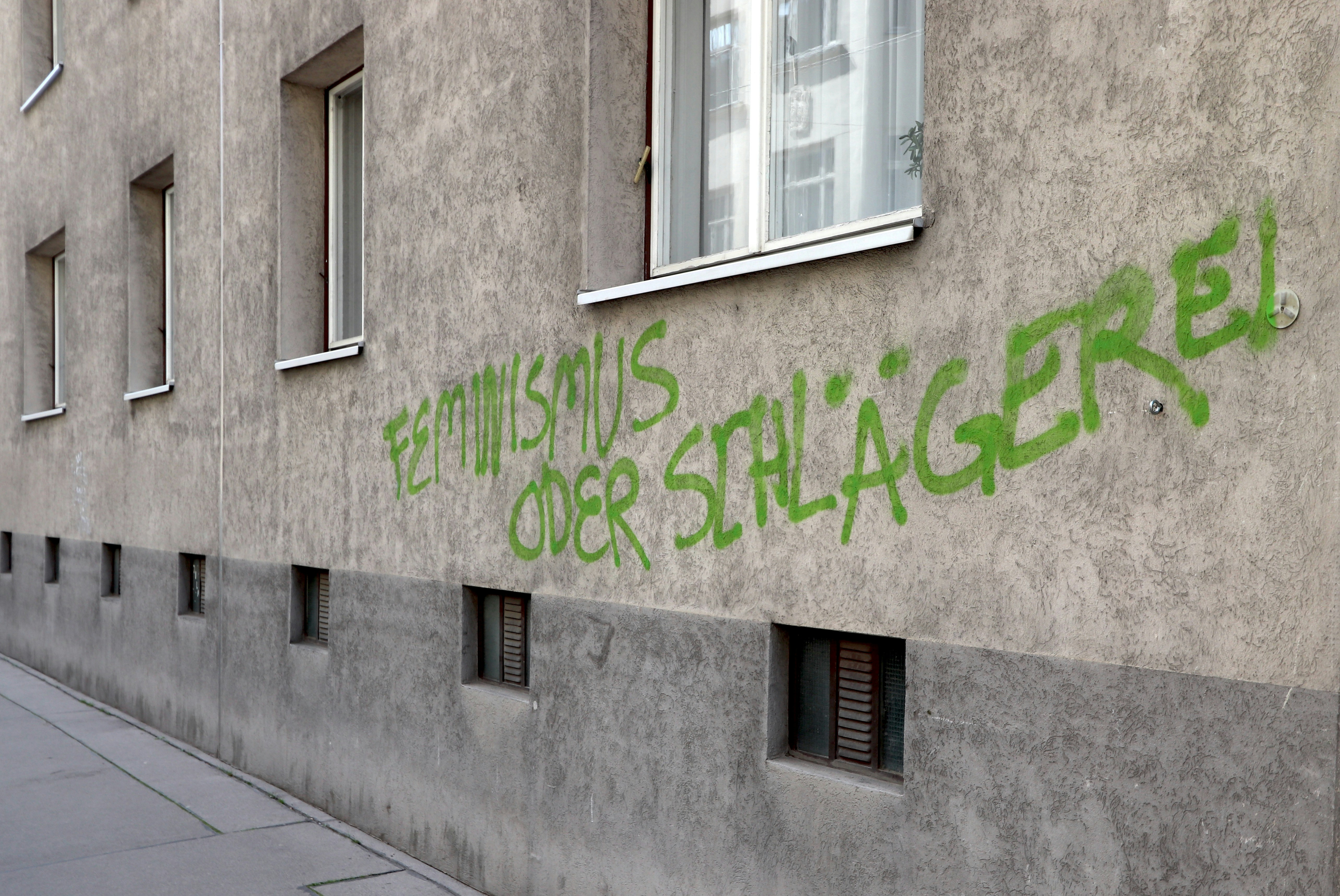 A building with graffiti on the side of it photo – Free Österreich ...