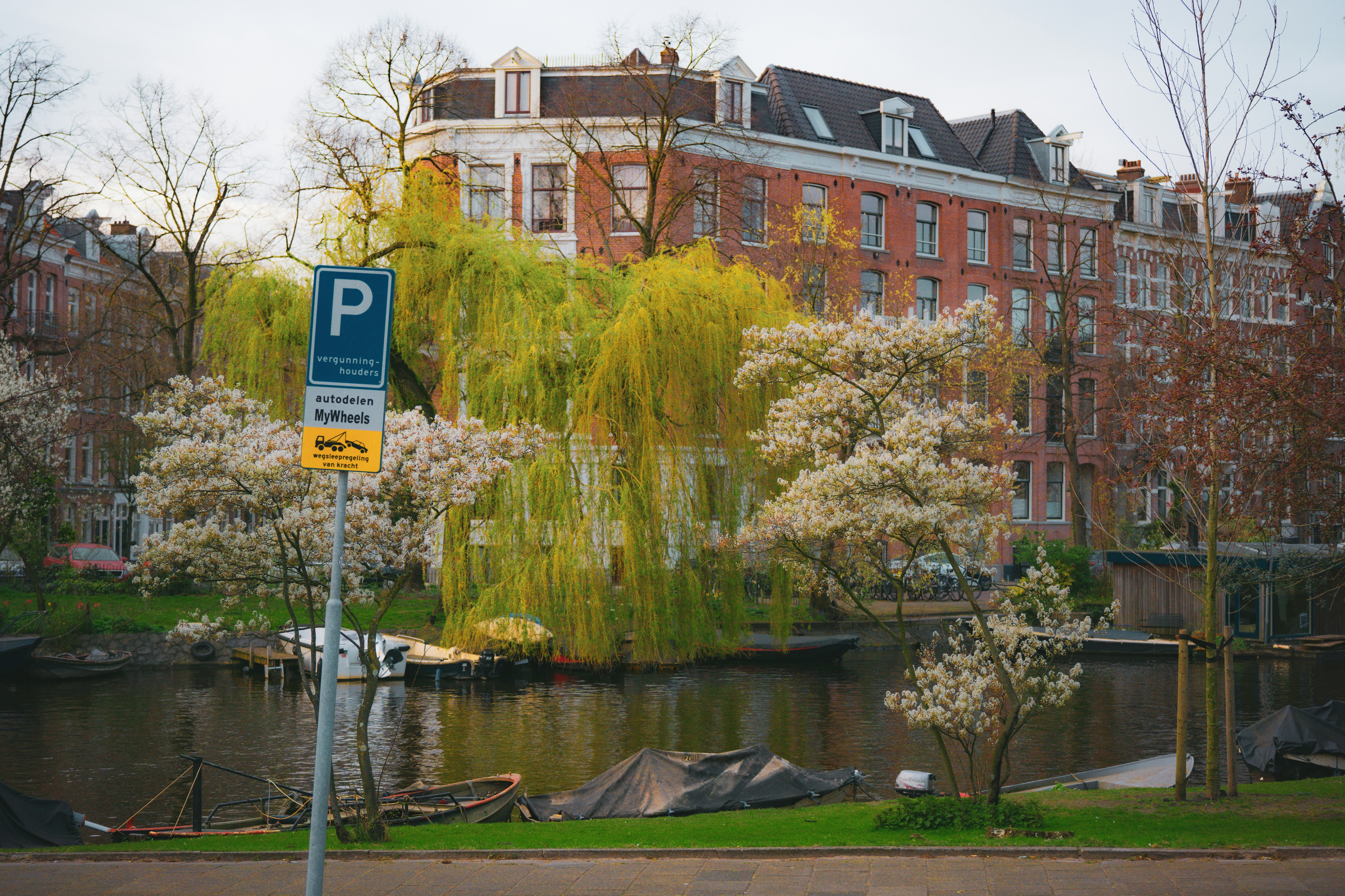 Canal Housefront in Spring Bloom