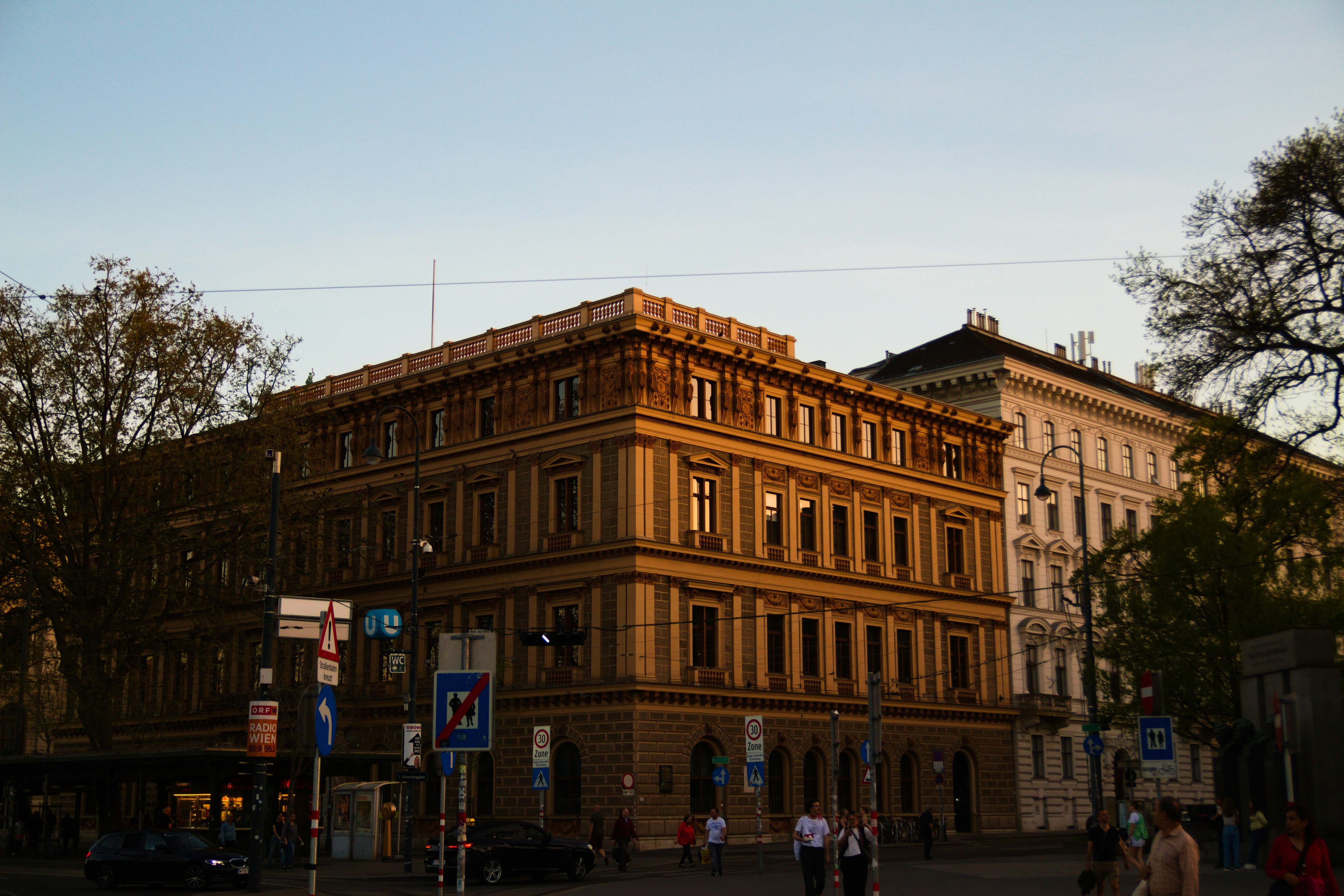 A large brown building sitting on the corner of a street photo – Free ...