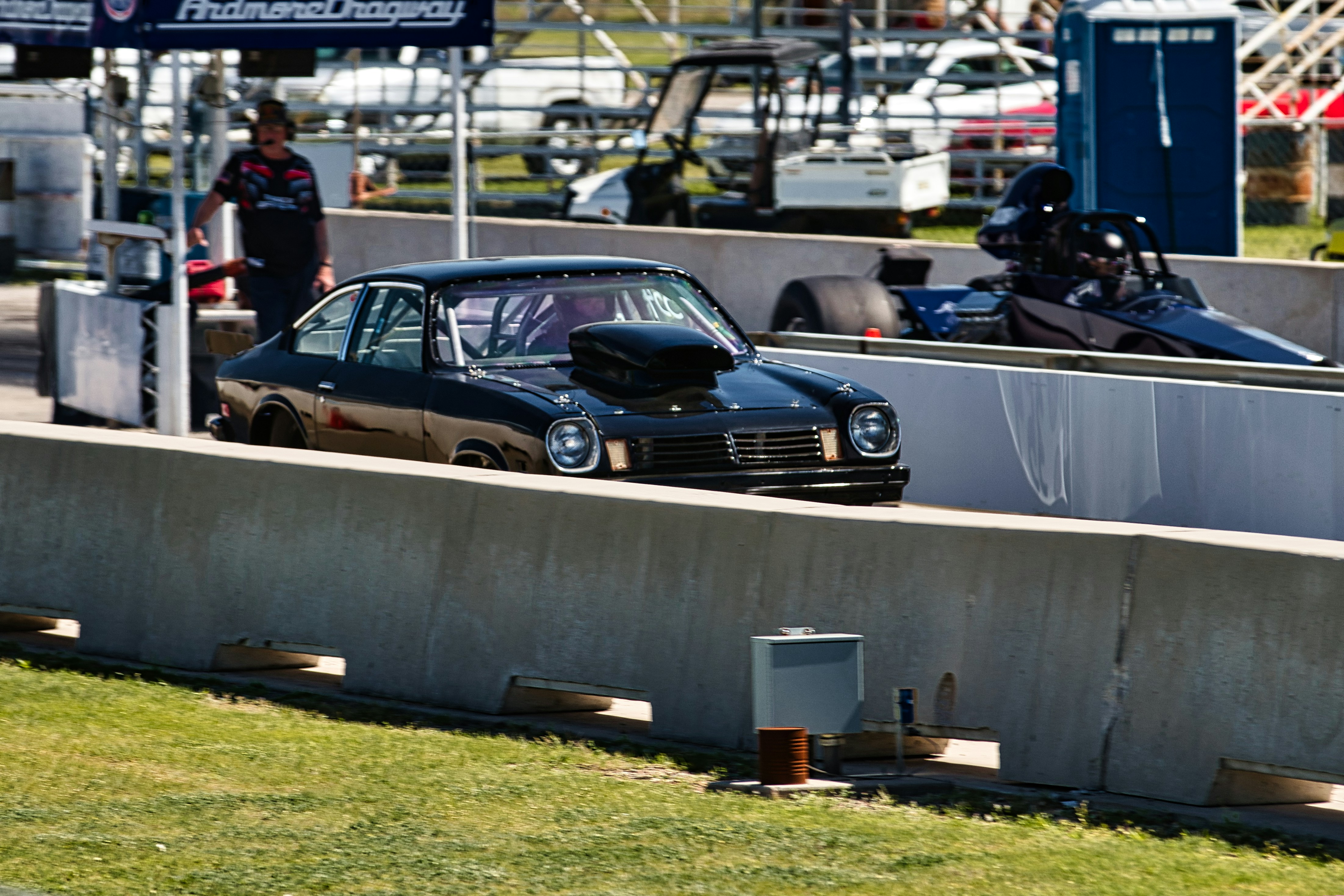 A small car is driving around a track photo – Free Car Image on Unsplash