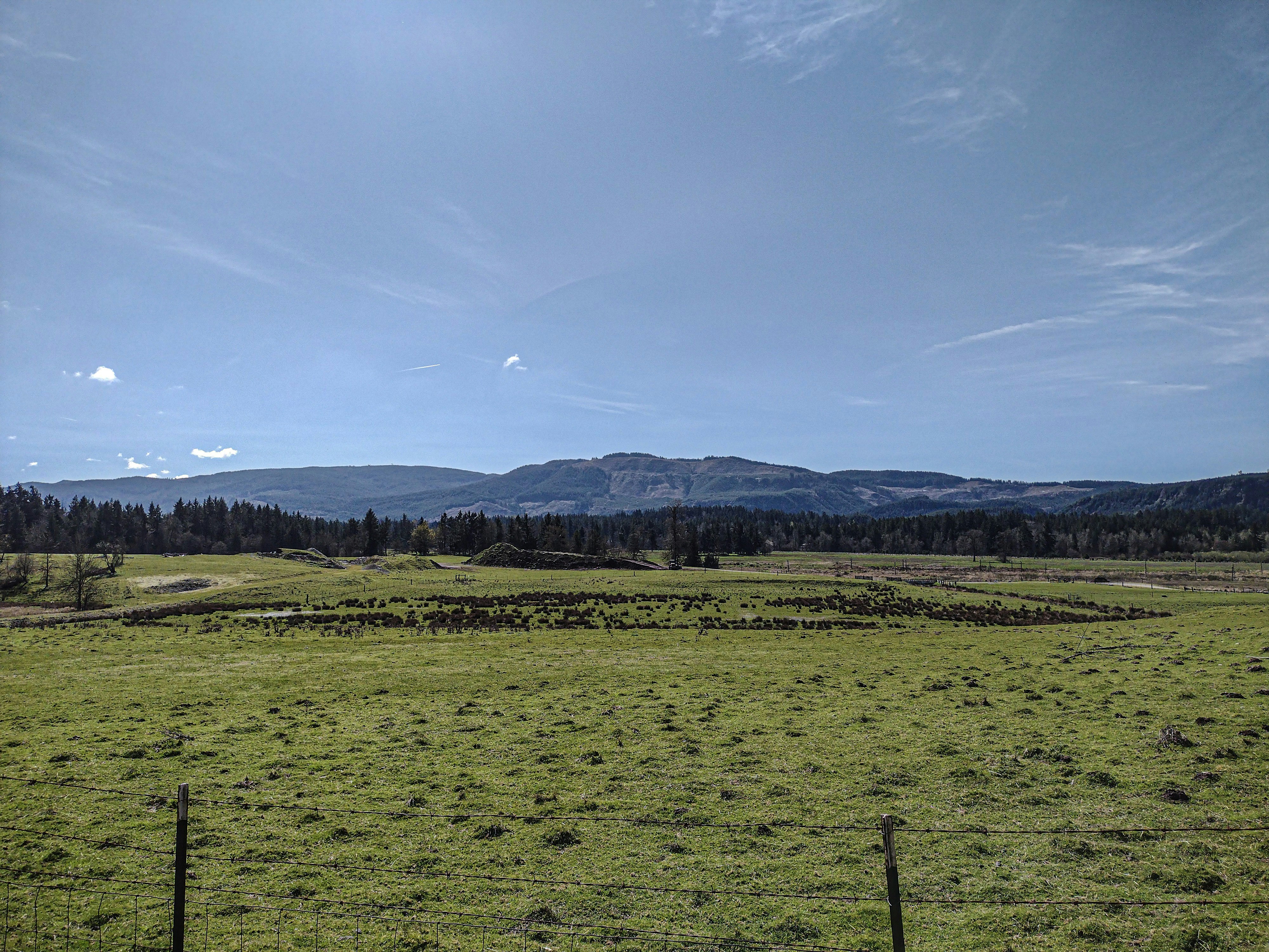 A large open field with mountains in the background photo – Free Forest ...