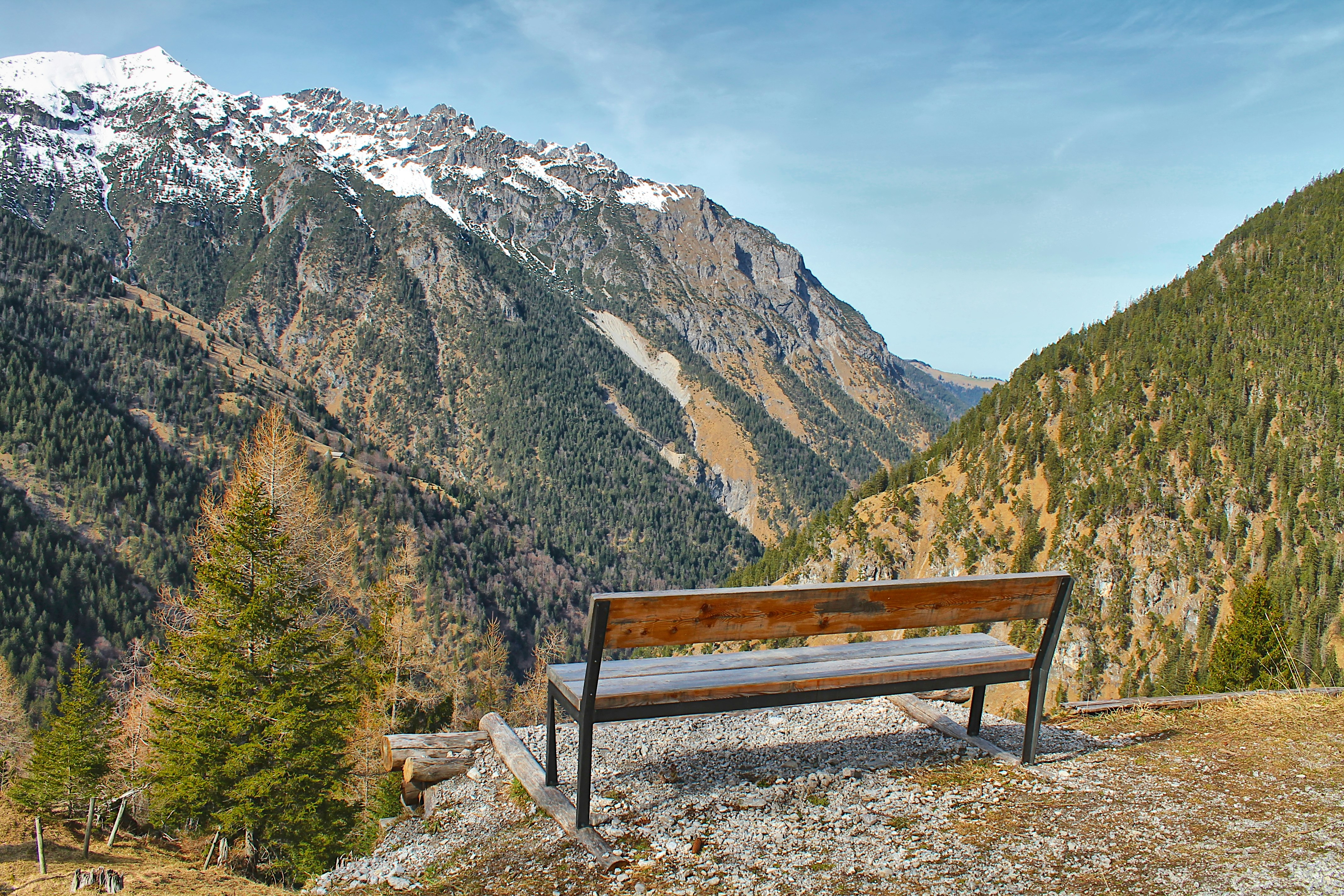 Rough, wild and almost deserted: relax in the Samina Valley