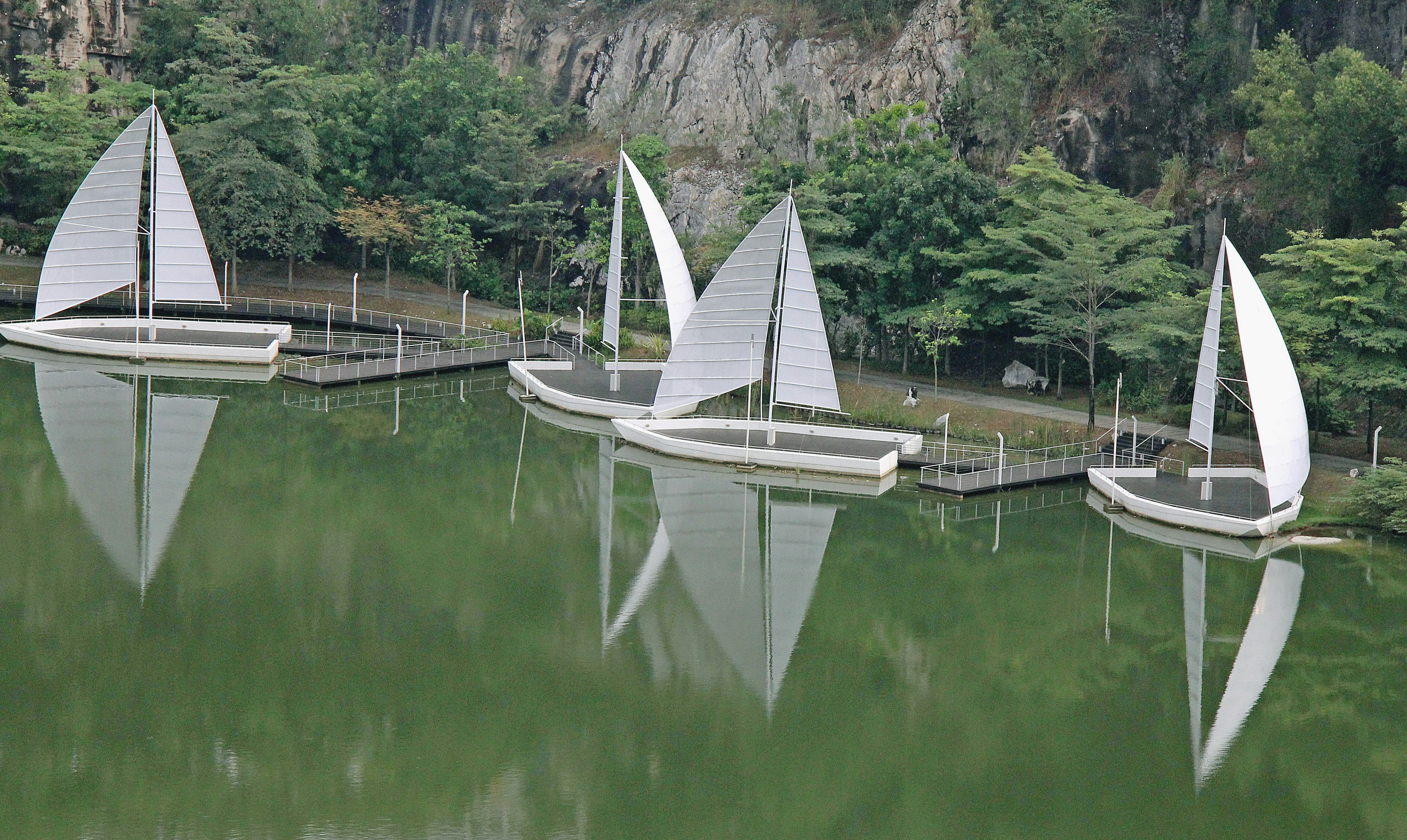 A group of sail boats floating on top of a lake photo – Free Landscape ...