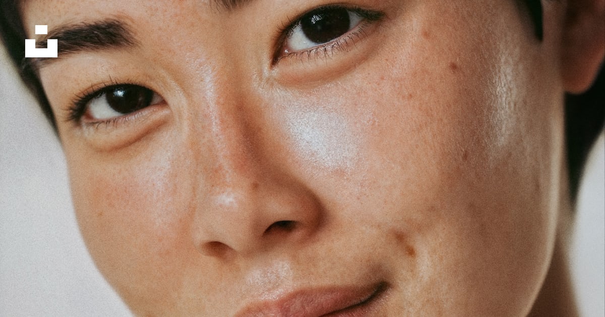 Ai는 짧은 검은 머리를 가진 모델의 초상화를 생성했습니다 사진 Unsplash의 무료 얼굴 이미지