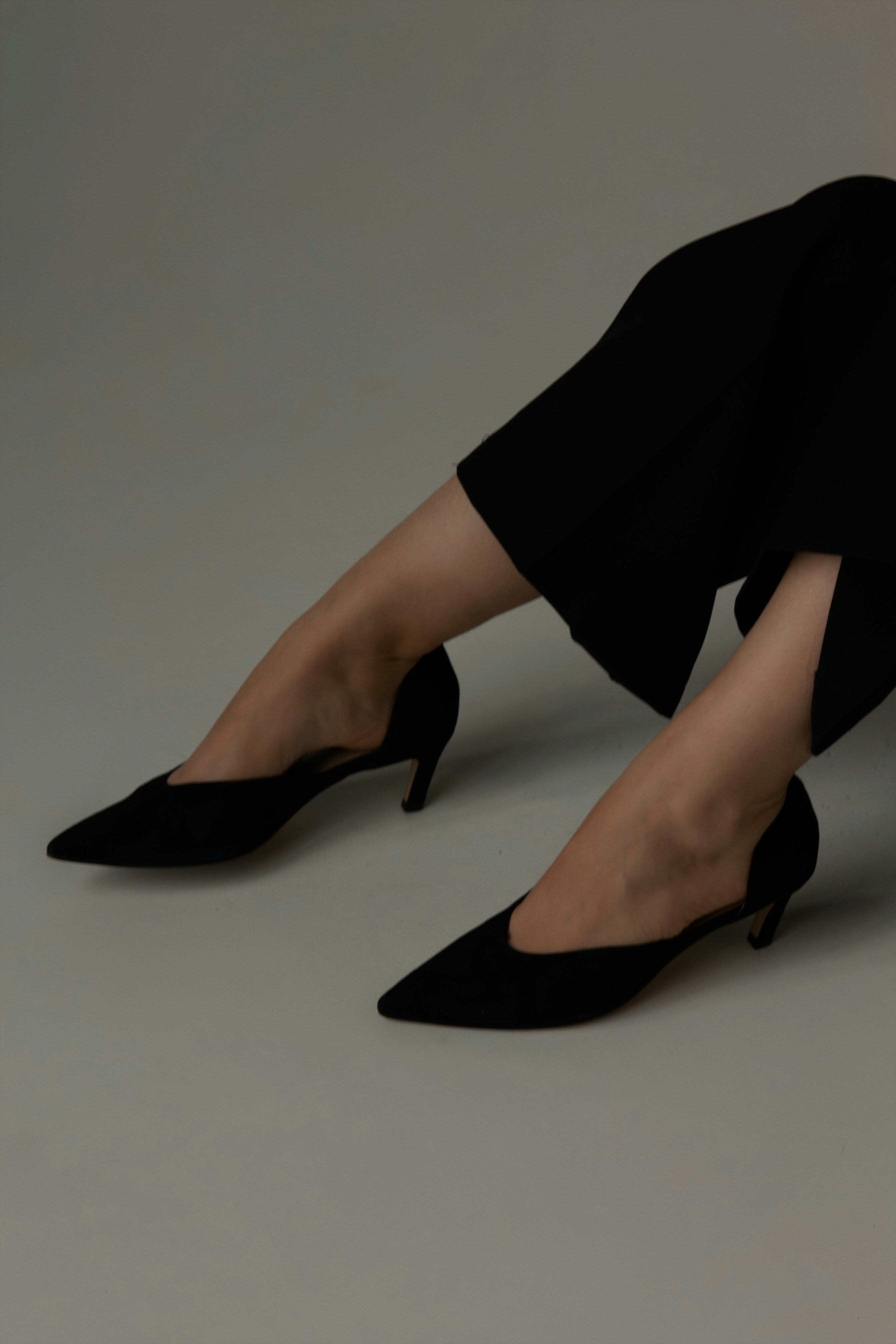 A woman wearing black high heels and a black dress photo – Free Shoe ...