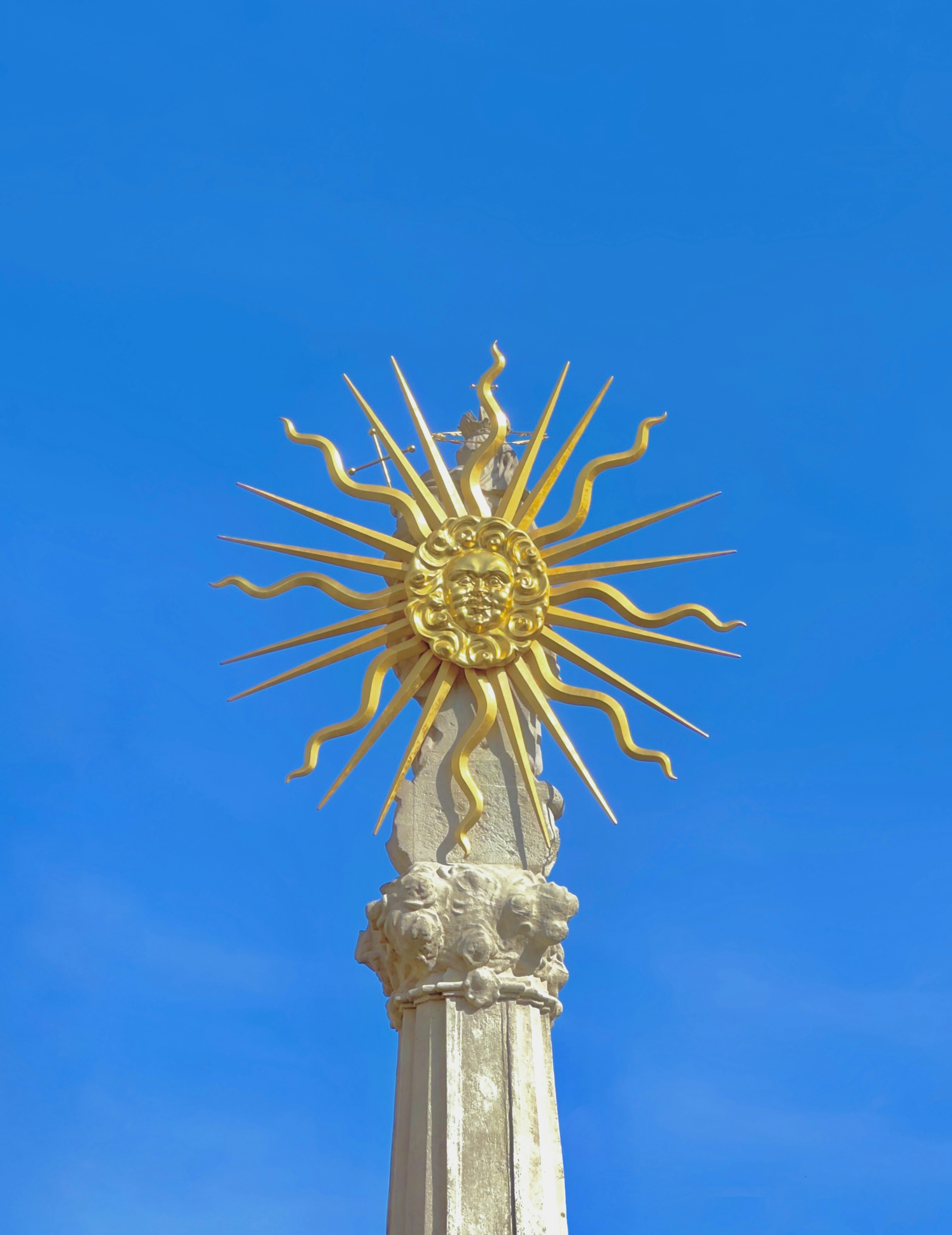 A statue with a sun on top of it photo – Free Budapest Image on Unsplash