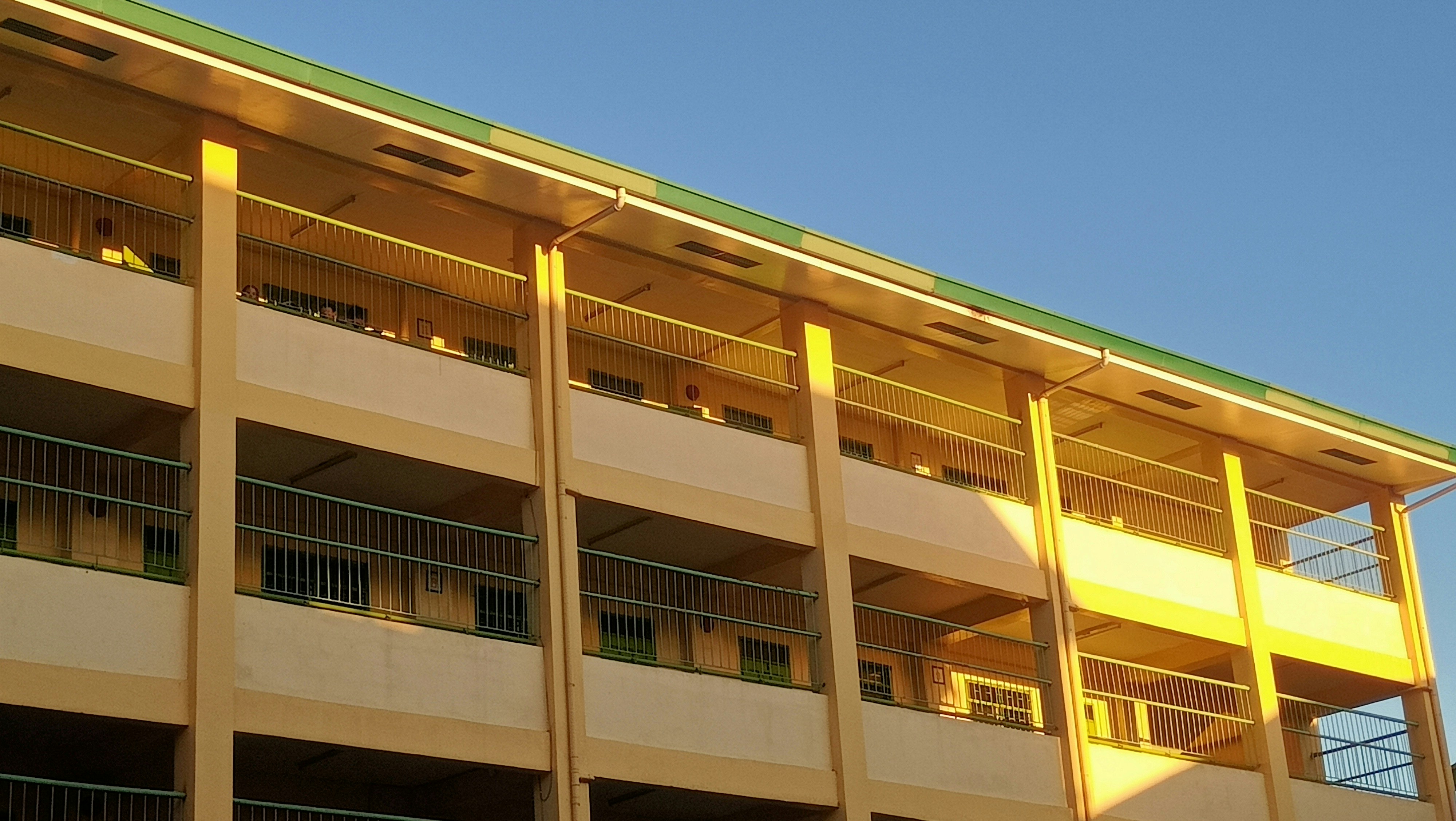 A tall building with balconies and balconies on each floor photo – Free ...