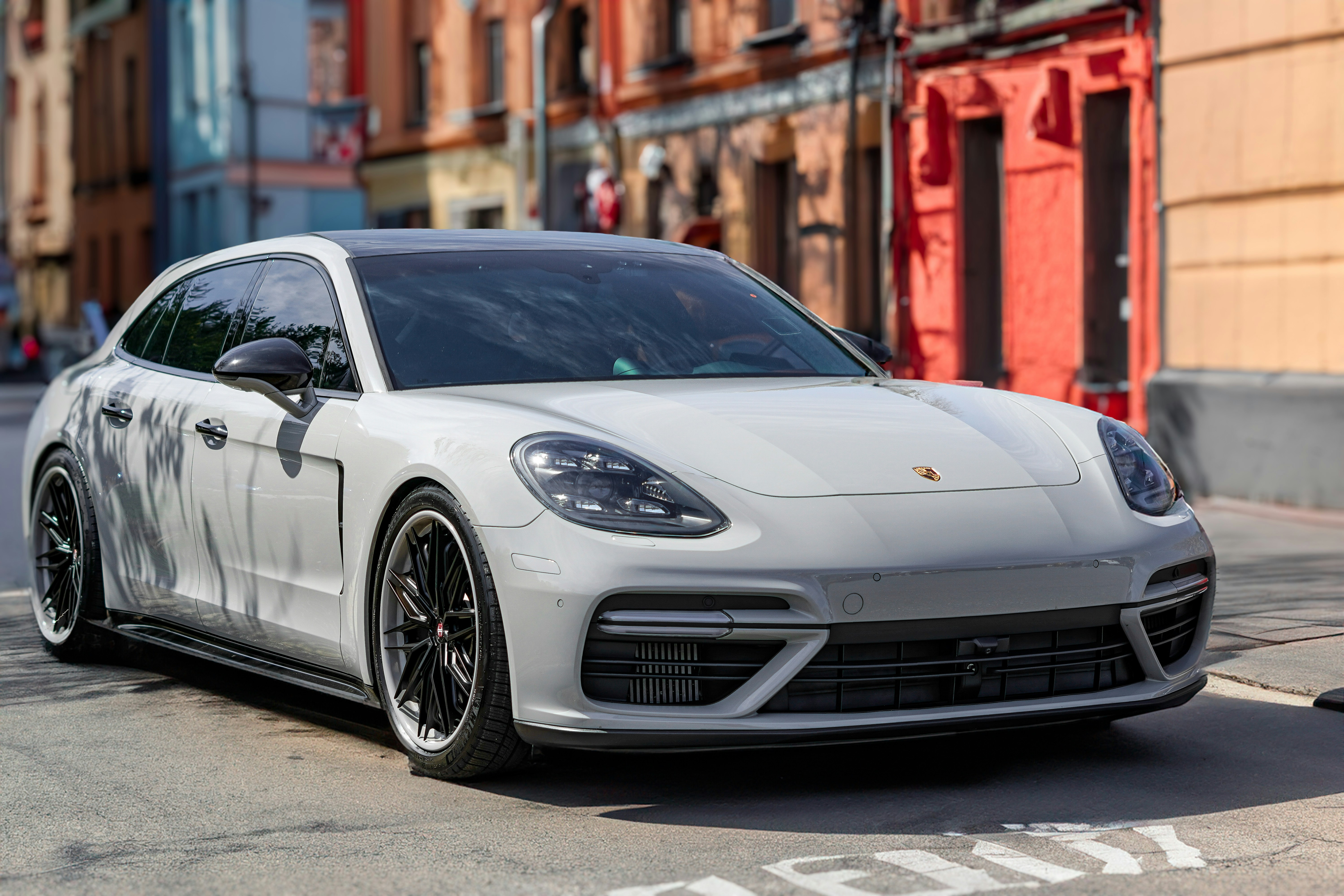 Porsche side shot in the city