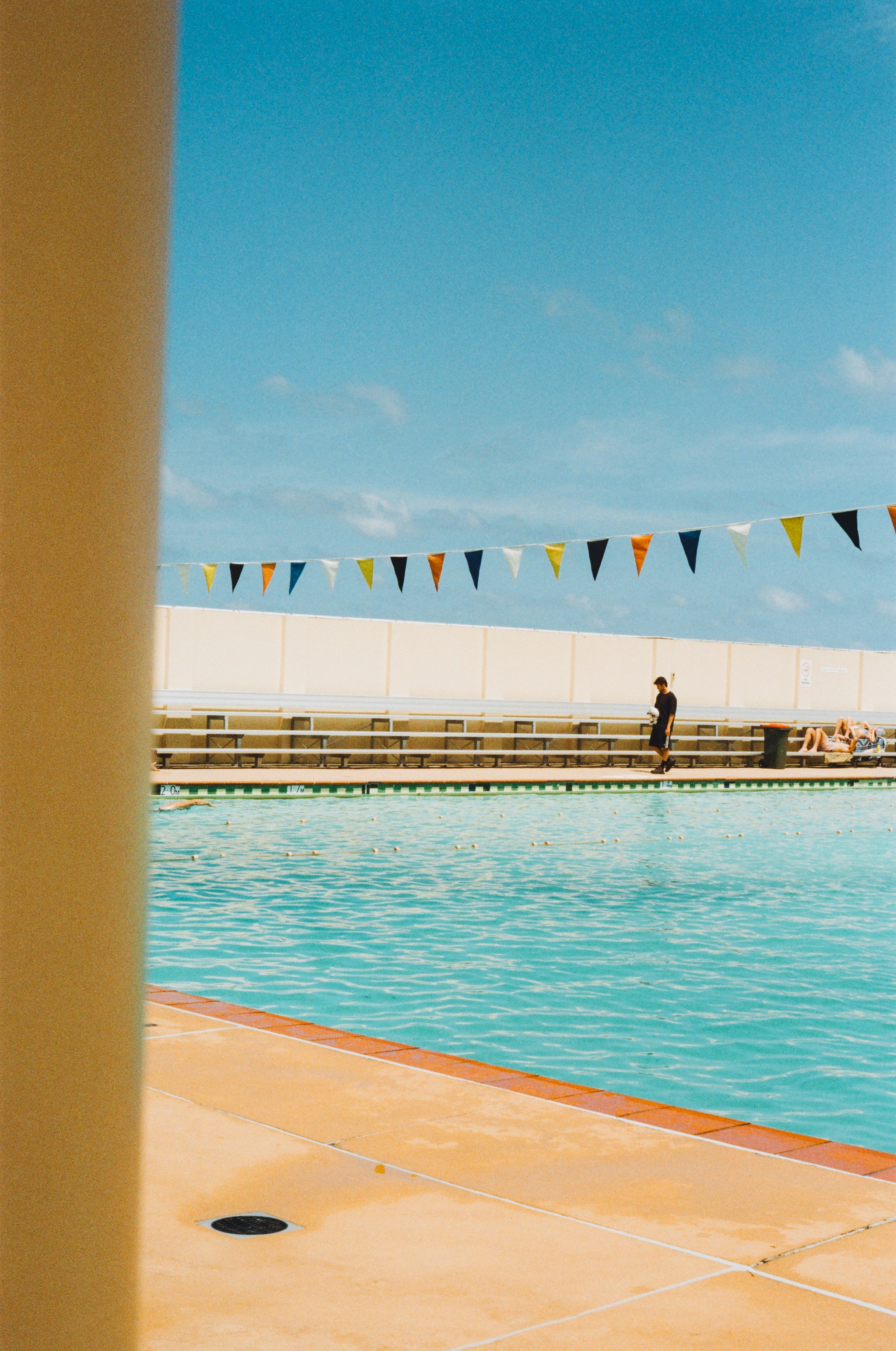 A man standing on the edge of a swimming pool photo – Free Thirroul beach Image on Unsplash