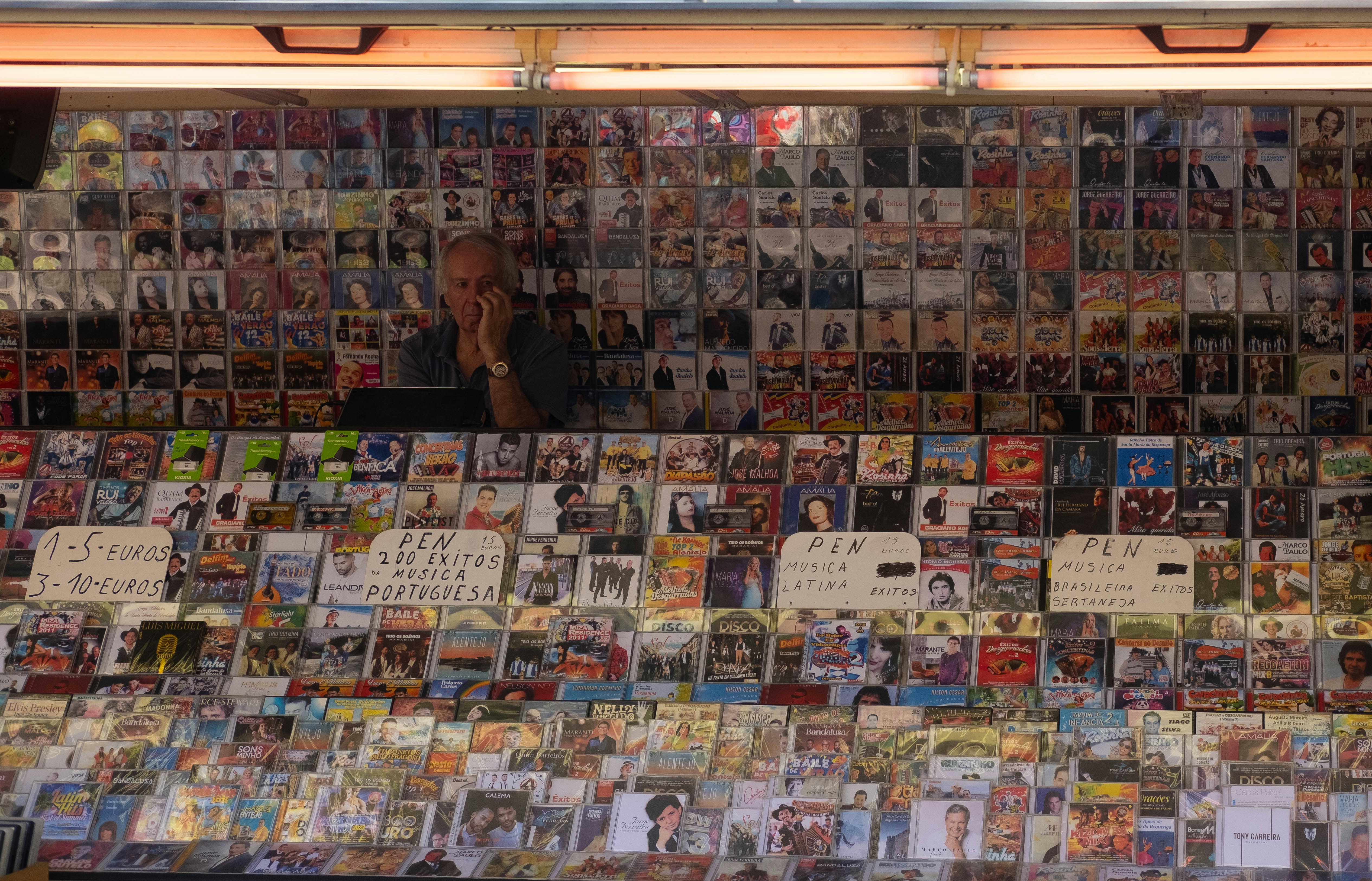 Chronicles of a Newsstand ObserverPedro Vieira