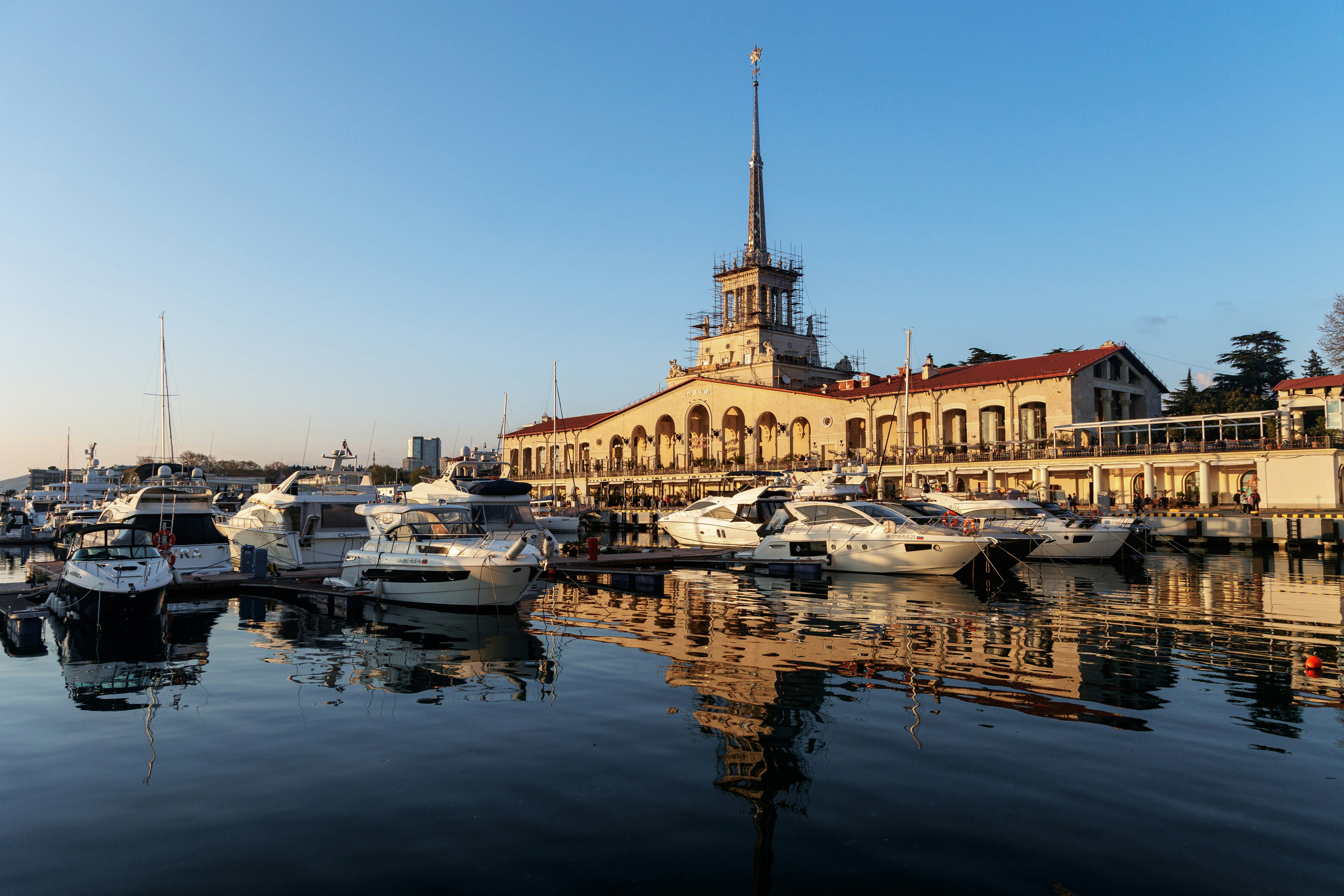 Морской вокзал в Сочи | a bunch of boats that are in the water