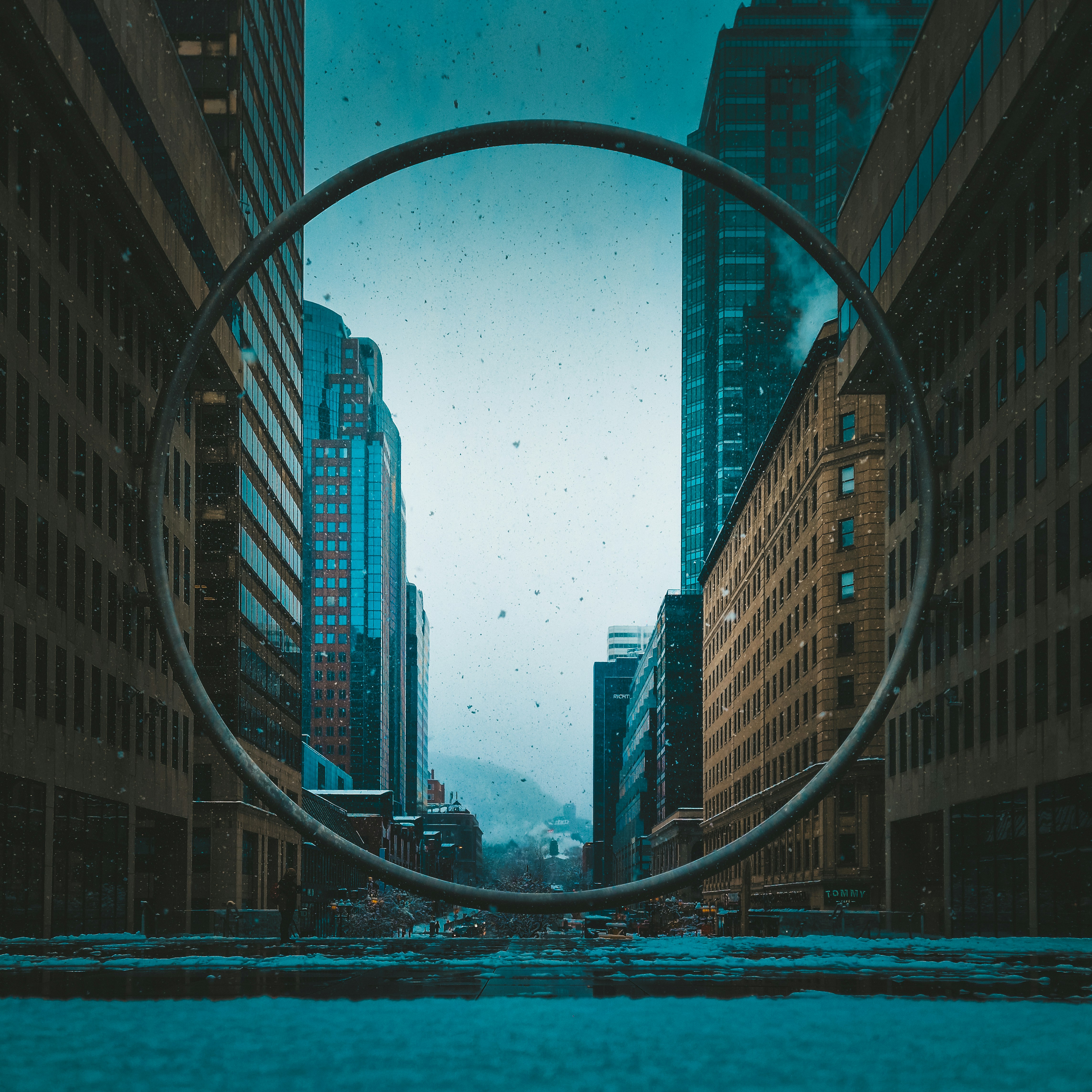 Circles Over a Snow-Coated City: Framing the Urban Corridor
