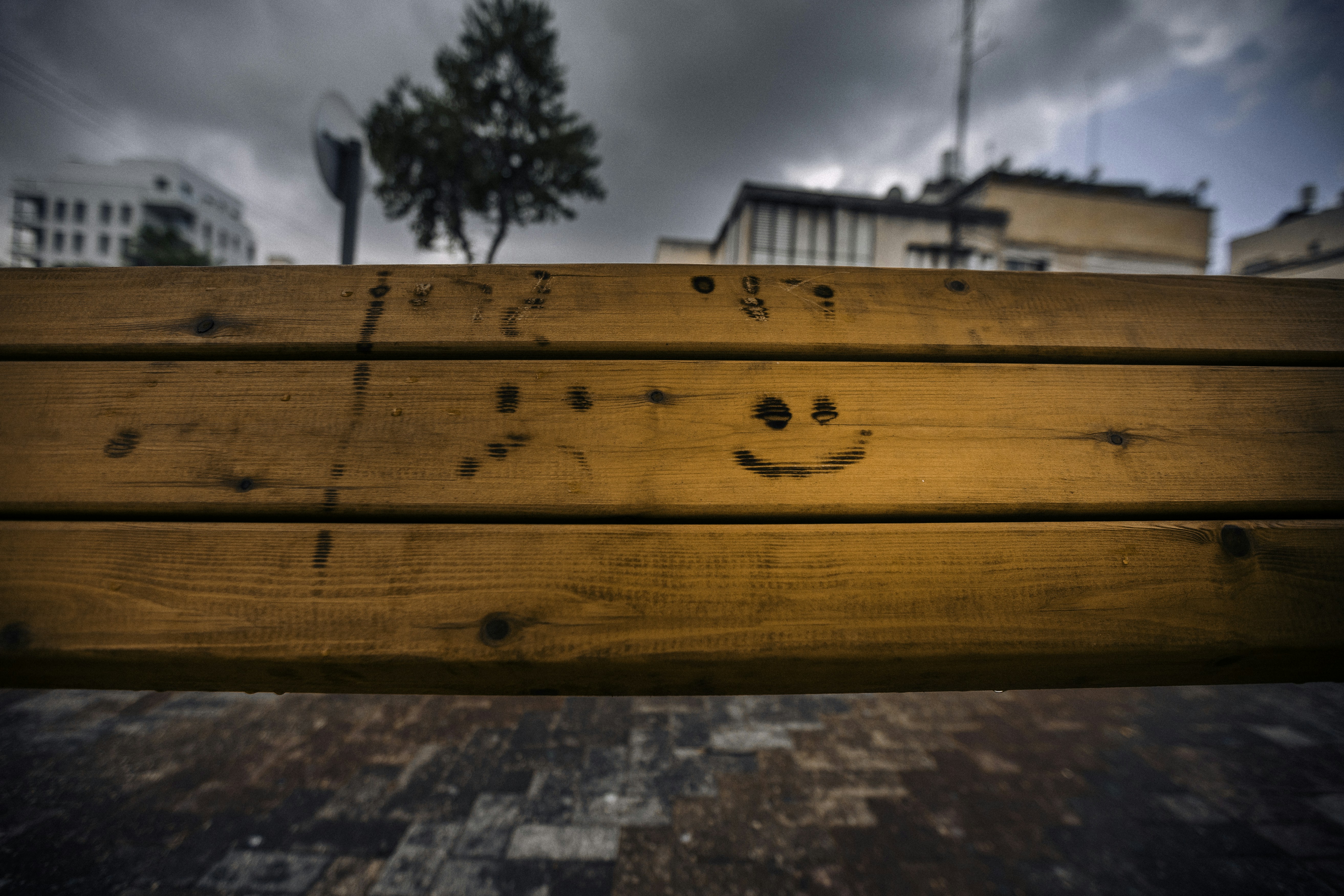 A wooden bench with a smiley face drawn on it photo – Free City Image ...