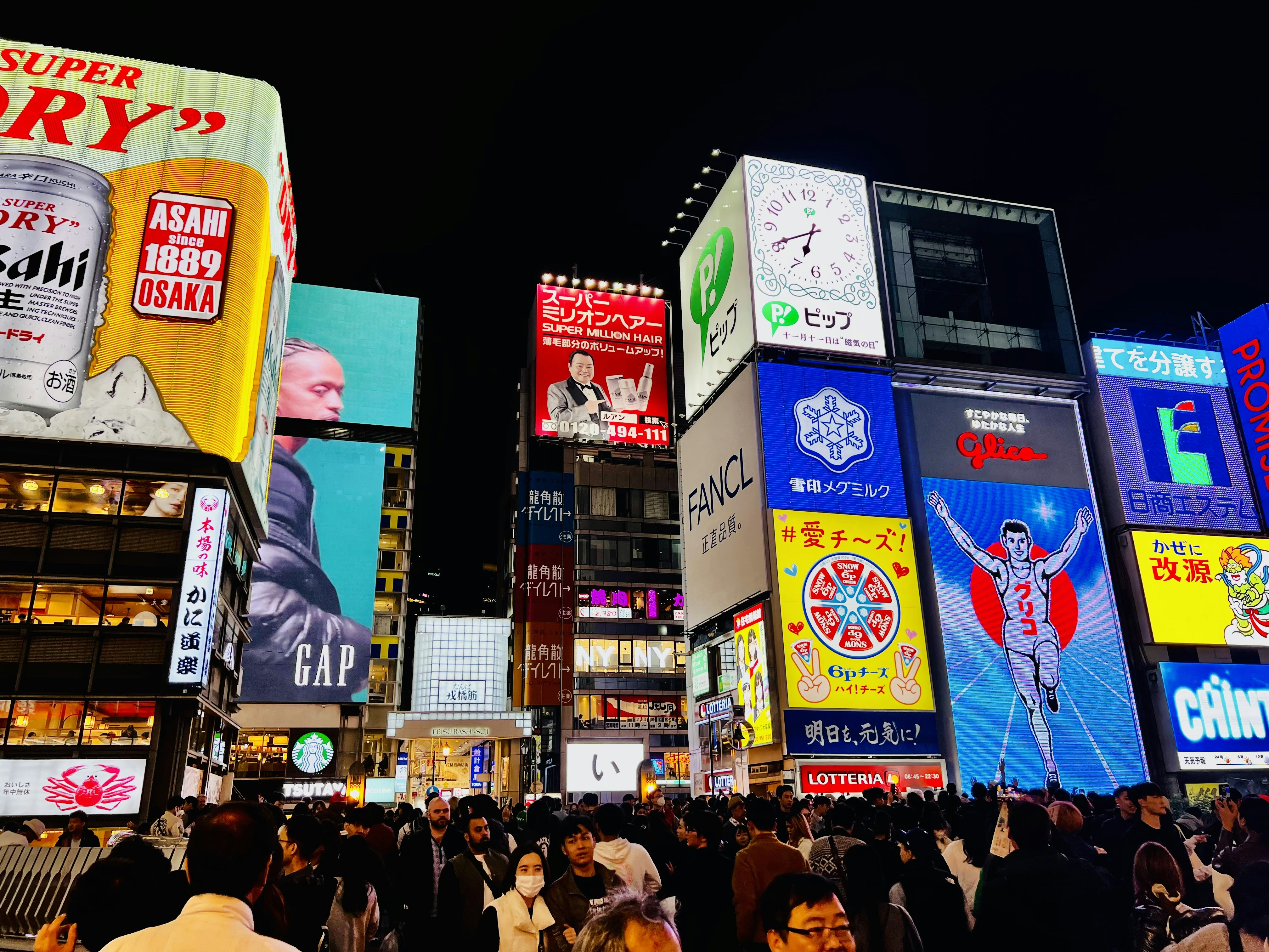 A crowded city street filled with lots of billboards photo – Free Osaka ...