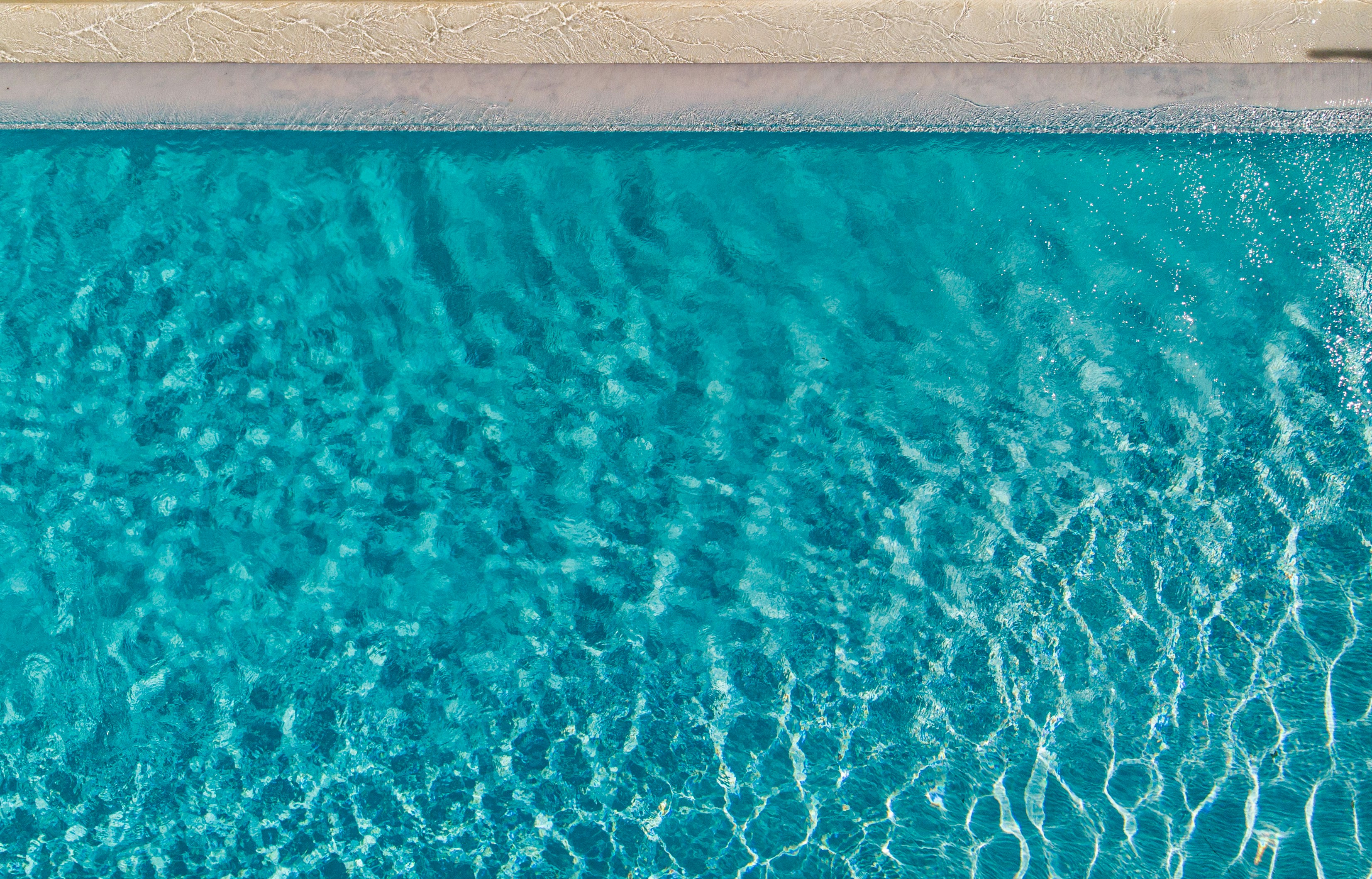 An aerial view of a pool with blue water photo – Free Blue Image on ...