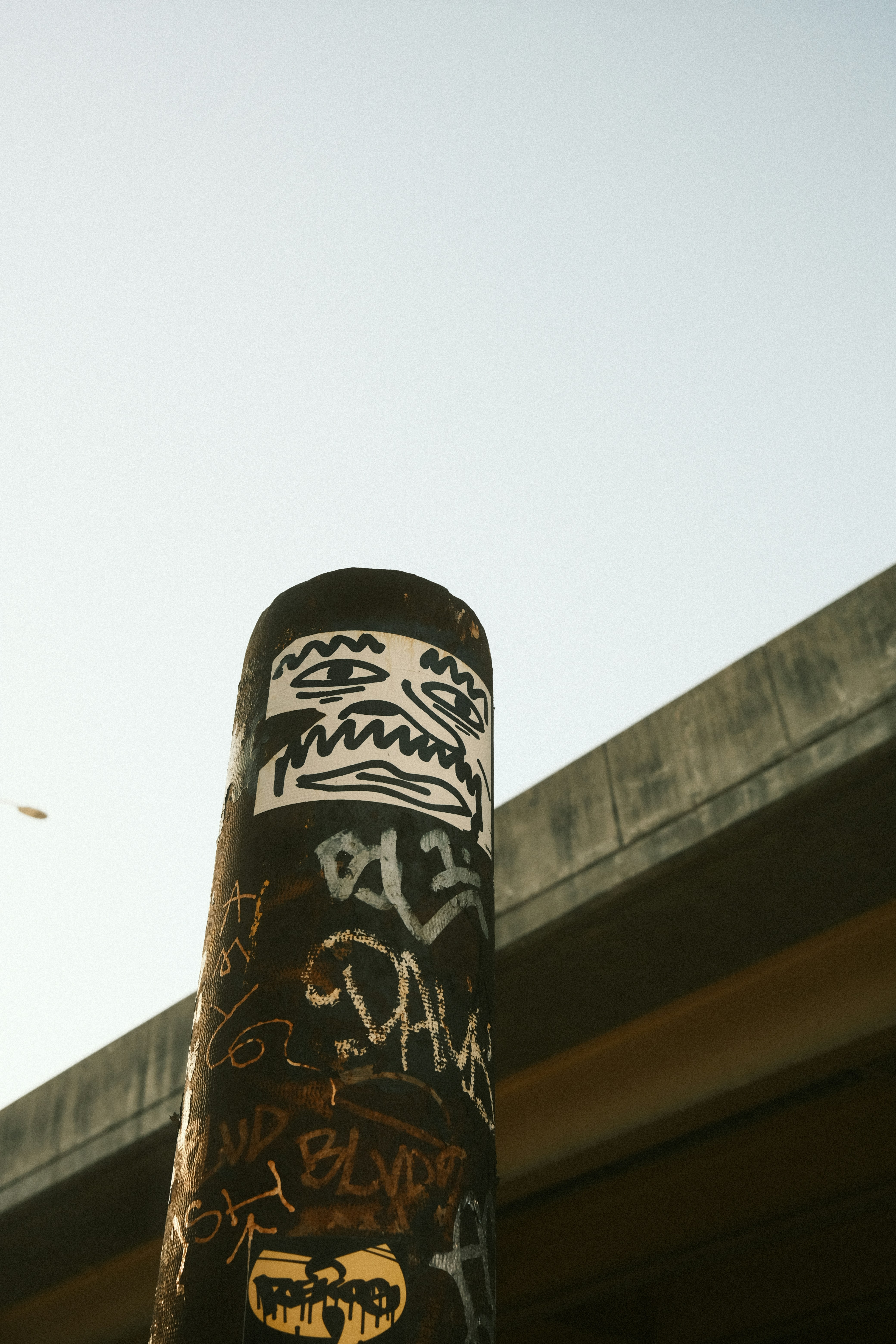 A close up of a pole with graffiti on it photo – Free Street ...