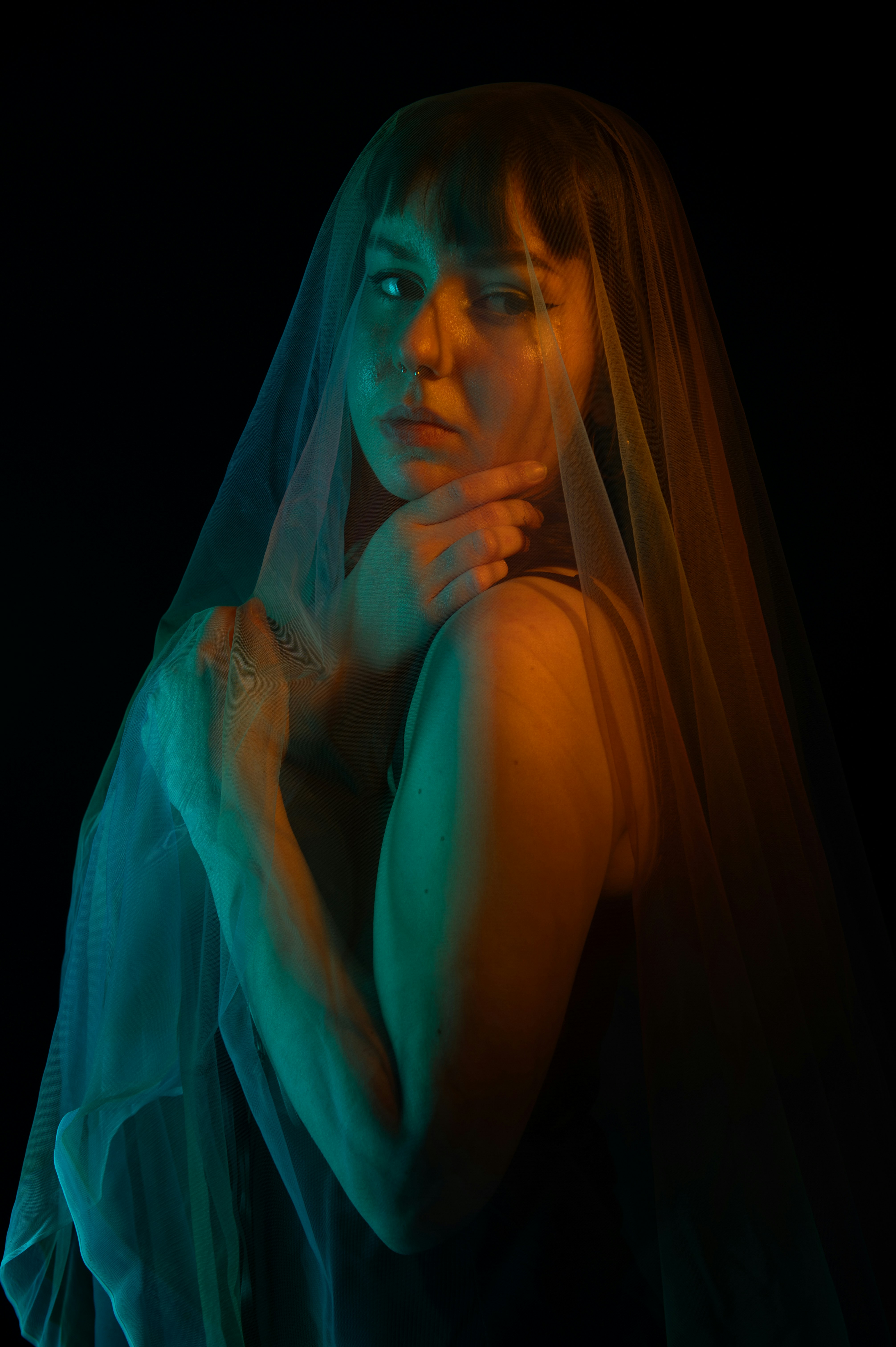 A woman wearing a veil and posing for a picture photo – Free Leipzig ...