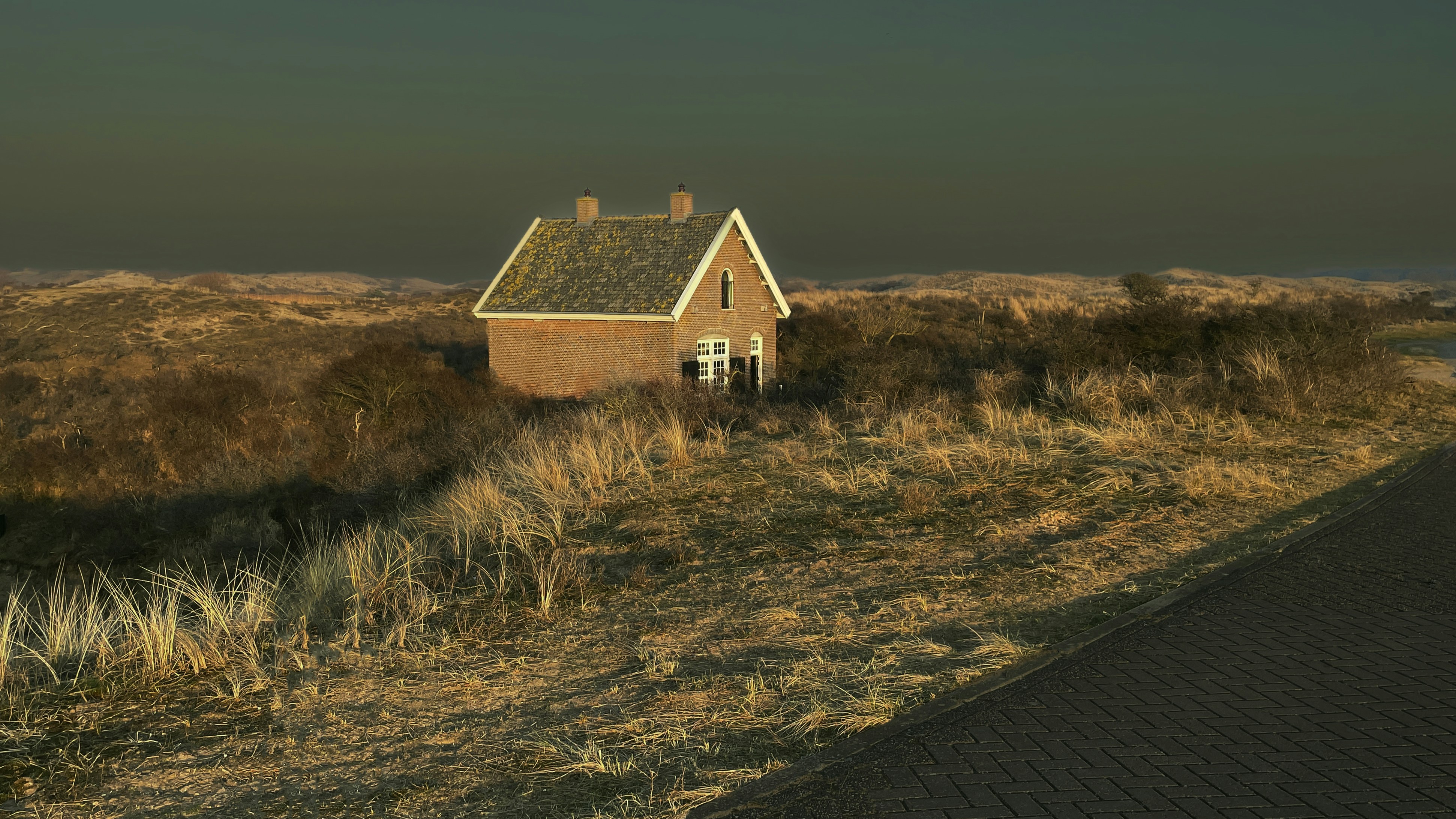 A small house sitting on the side of a road photo – Free House Image on ...