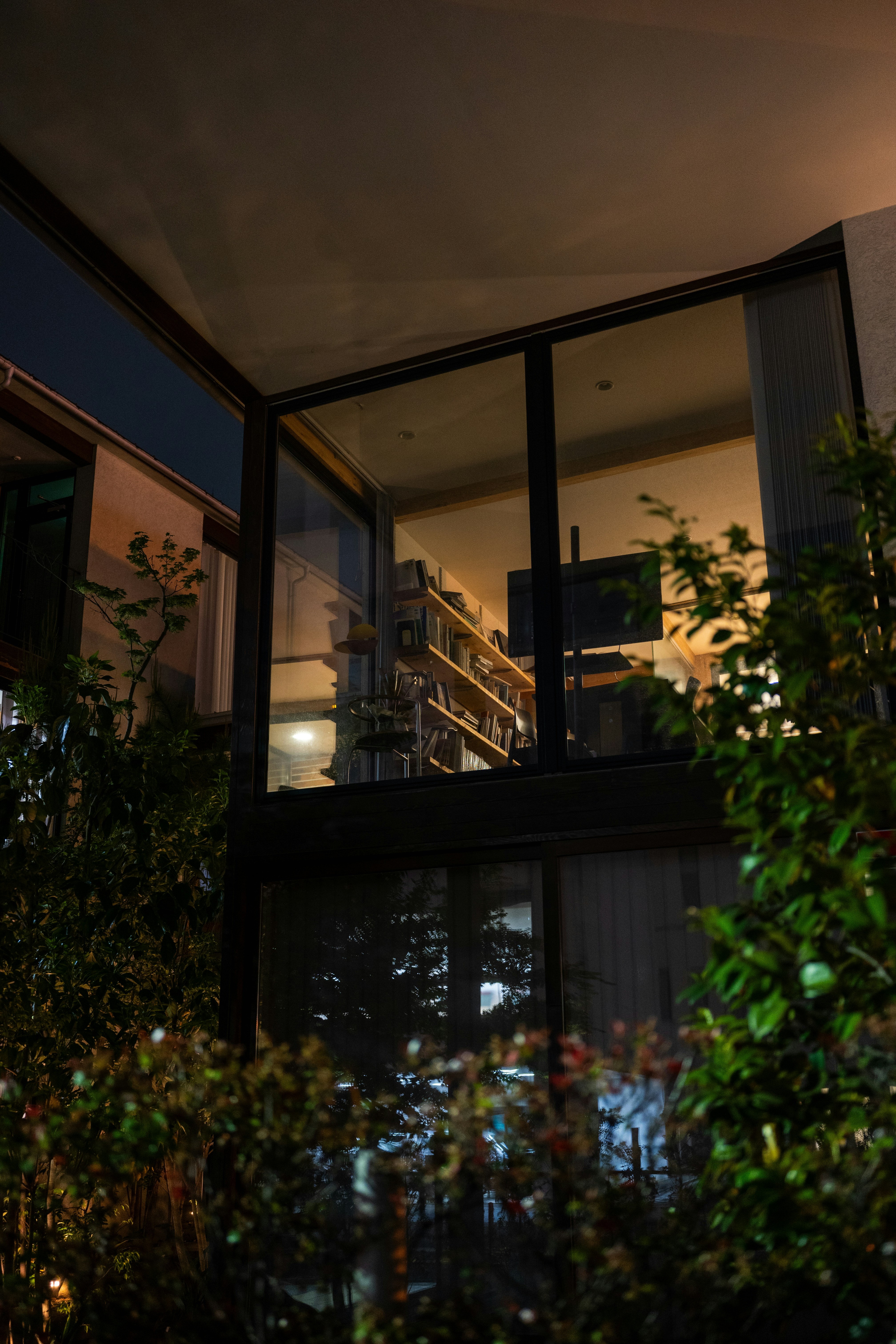 A view of the outside of a house at night photo – Free Building Image ...