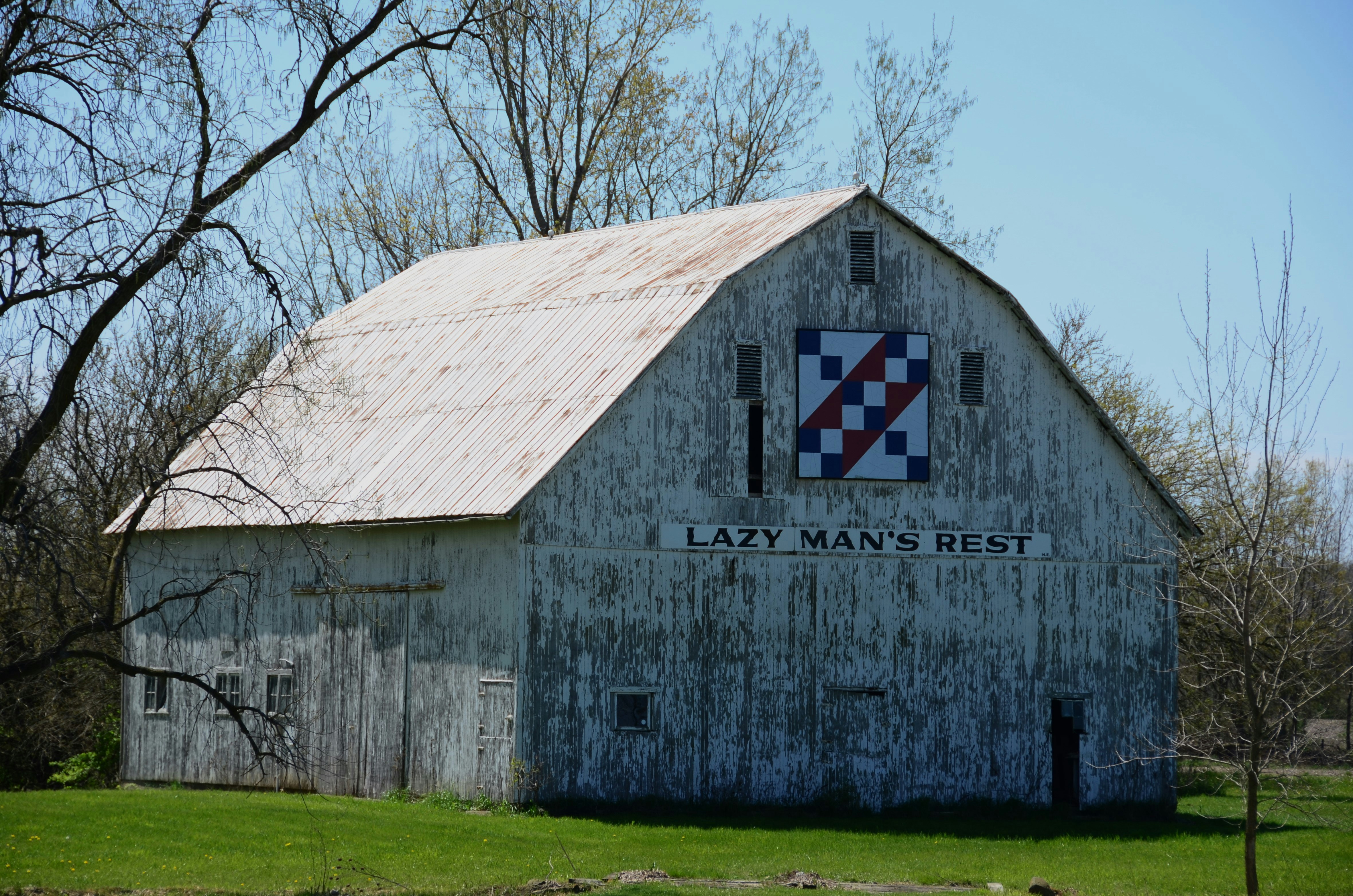 Weathered Barn on a Quiet Midwestern Farm