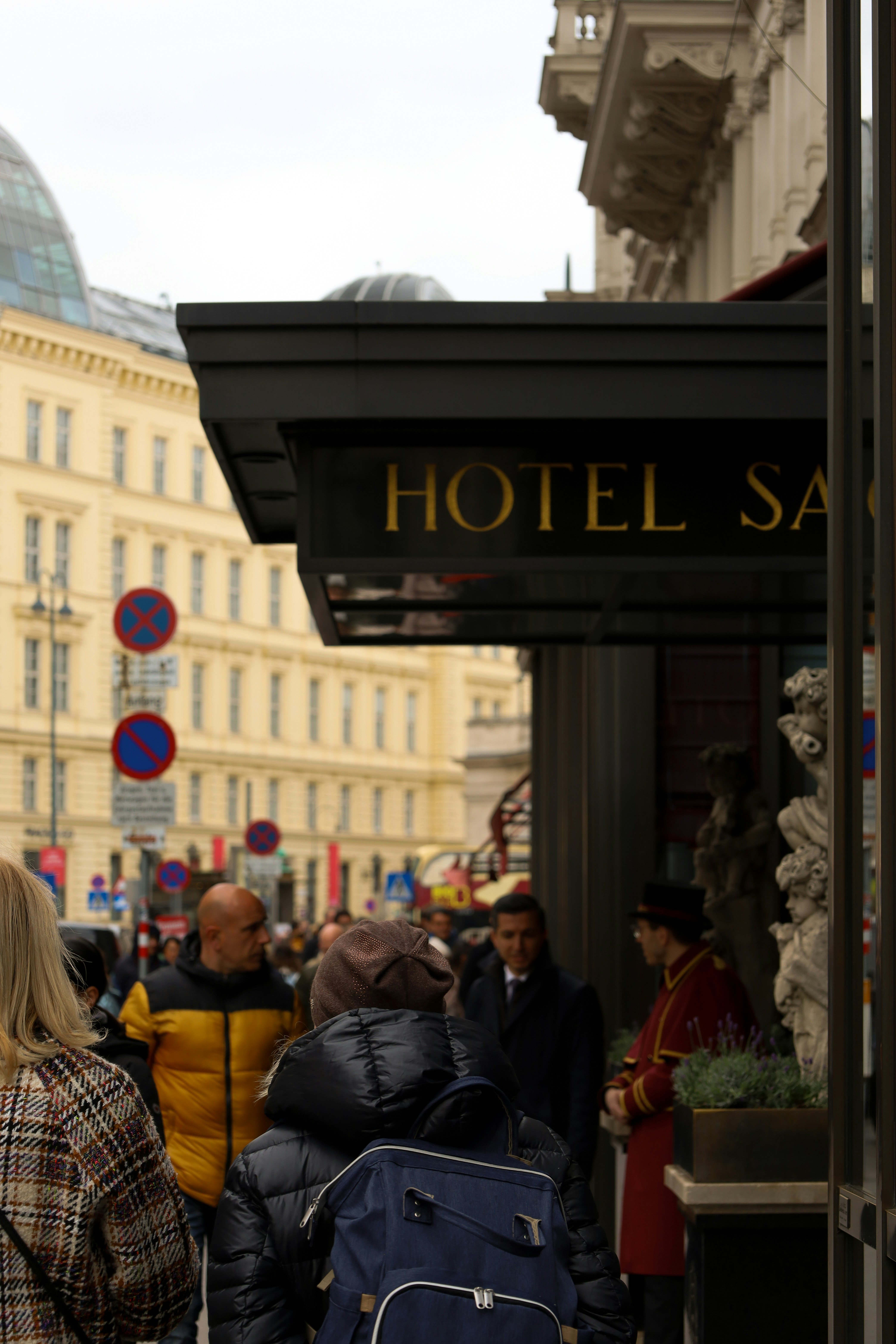 Crowded Hotel Street: A Moment Beneath the Canopy