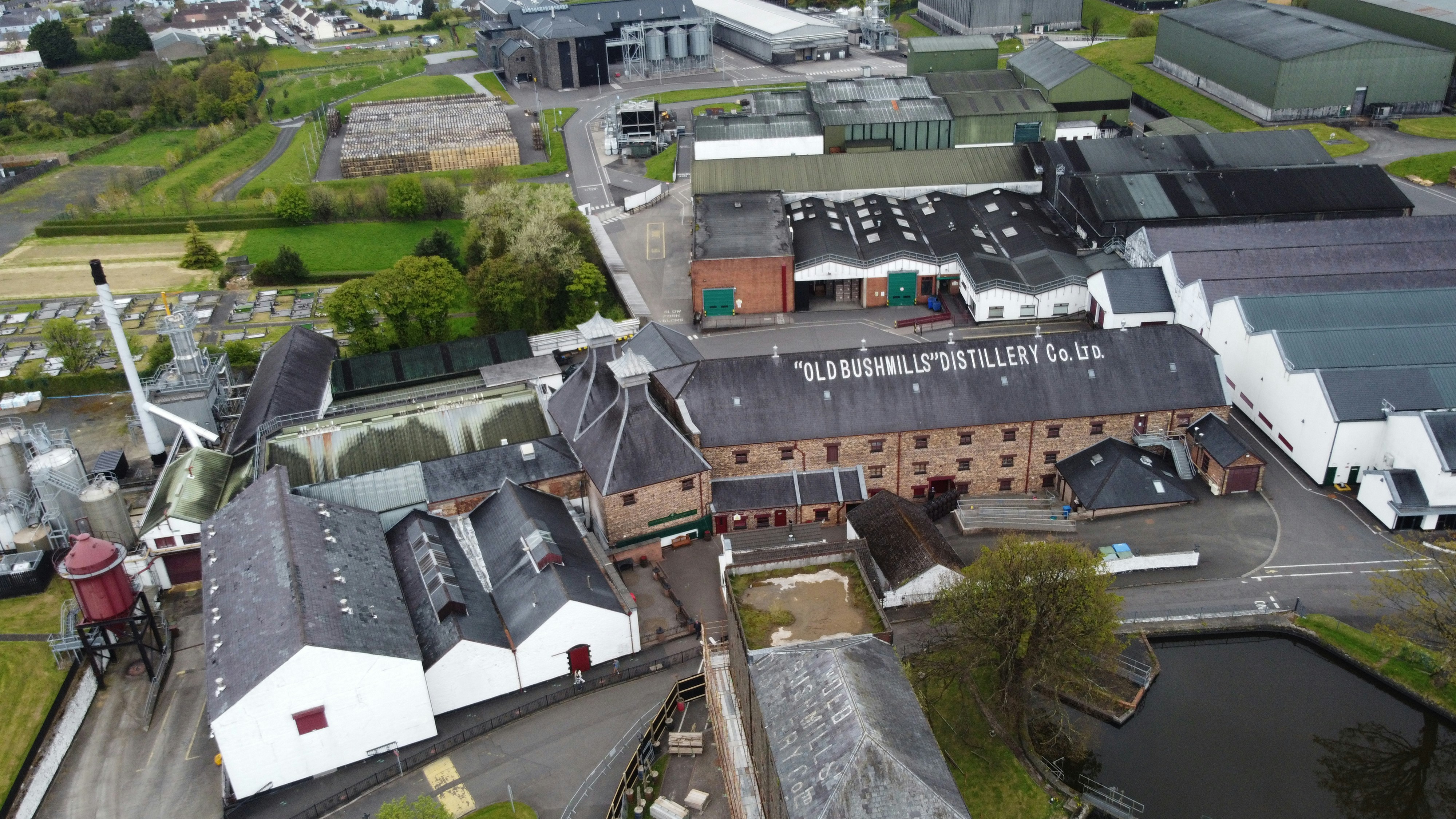 An aerial view of a building with a lot of windows photo – Free ...