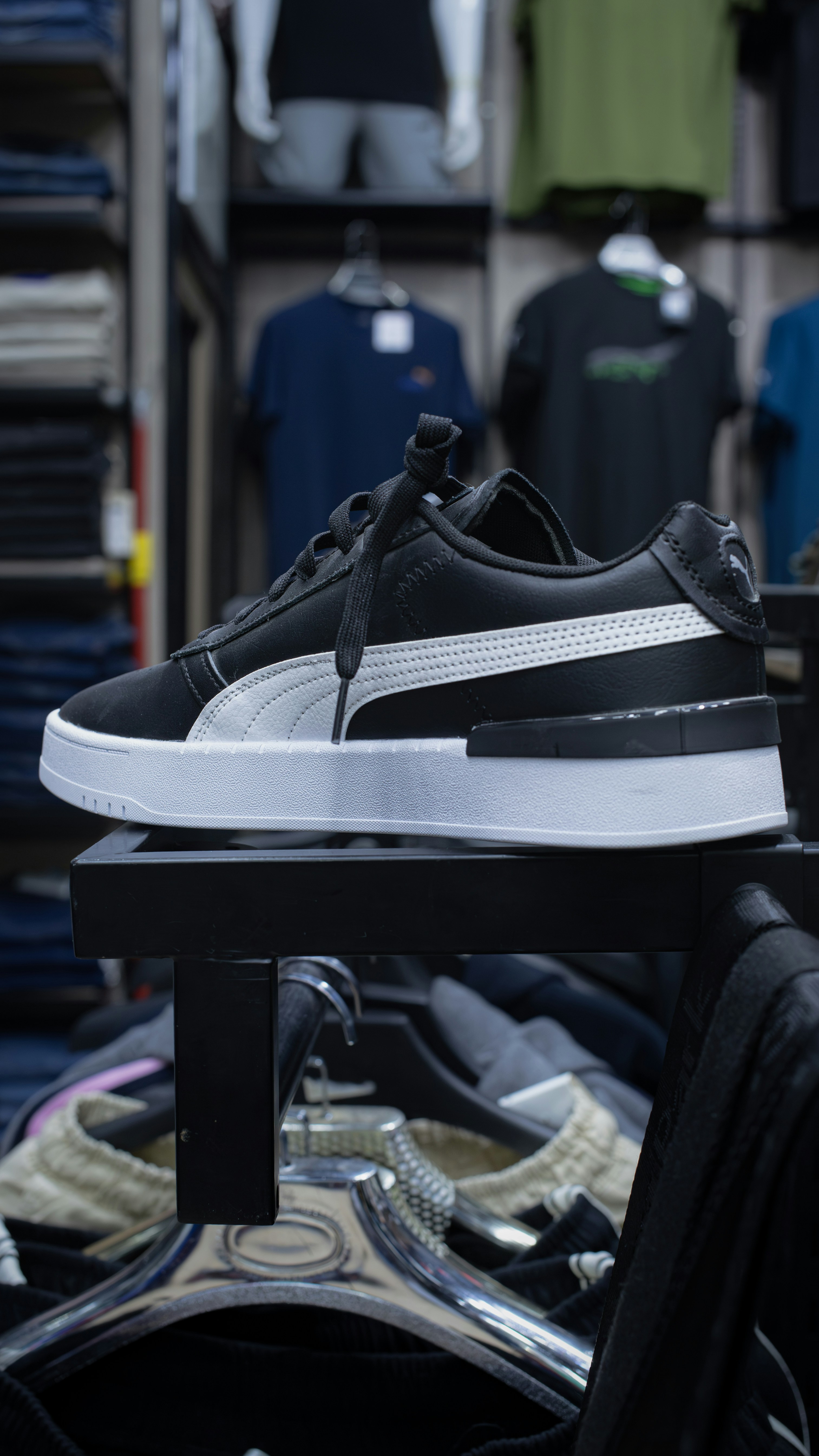 A black and white sneaker sitting on top of a table photo – Free Nike ...