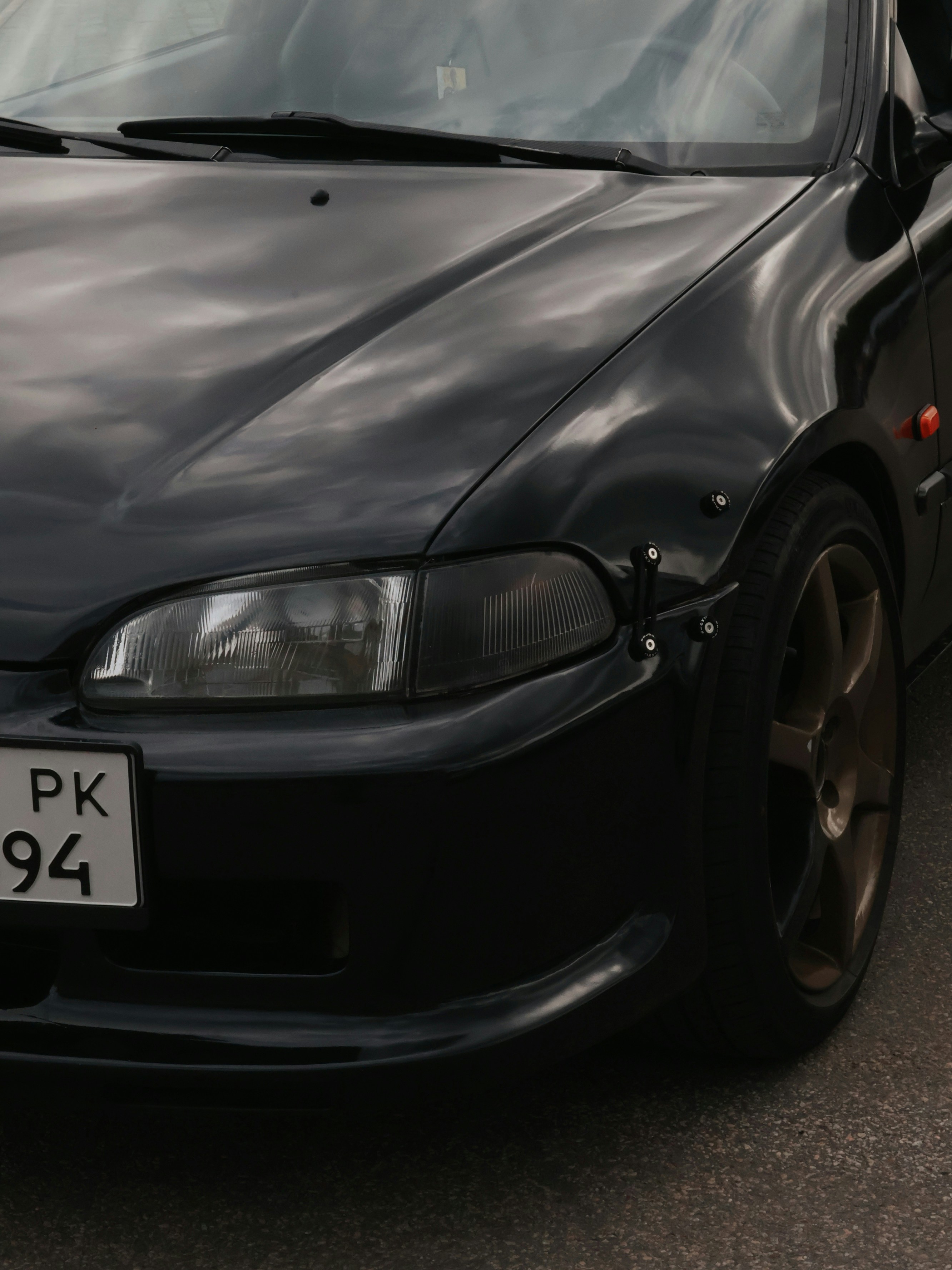 Night Gray Front Quarter: Subtle Street-Tuned Detail