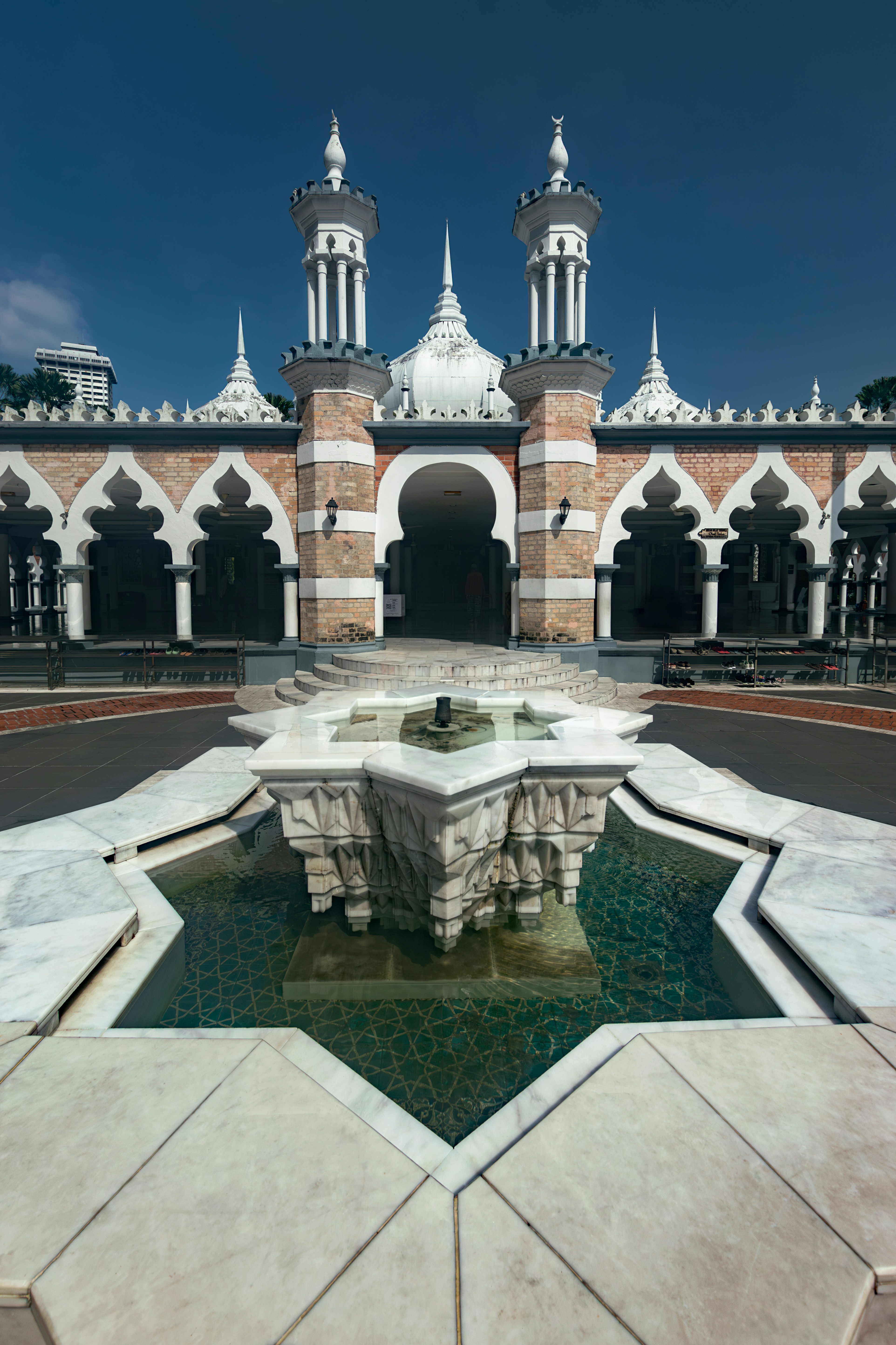 Wide angle view of Masjid Jamek on a clear blue sky day. Kulala Lumpur, Malaysia, Apr/23.
