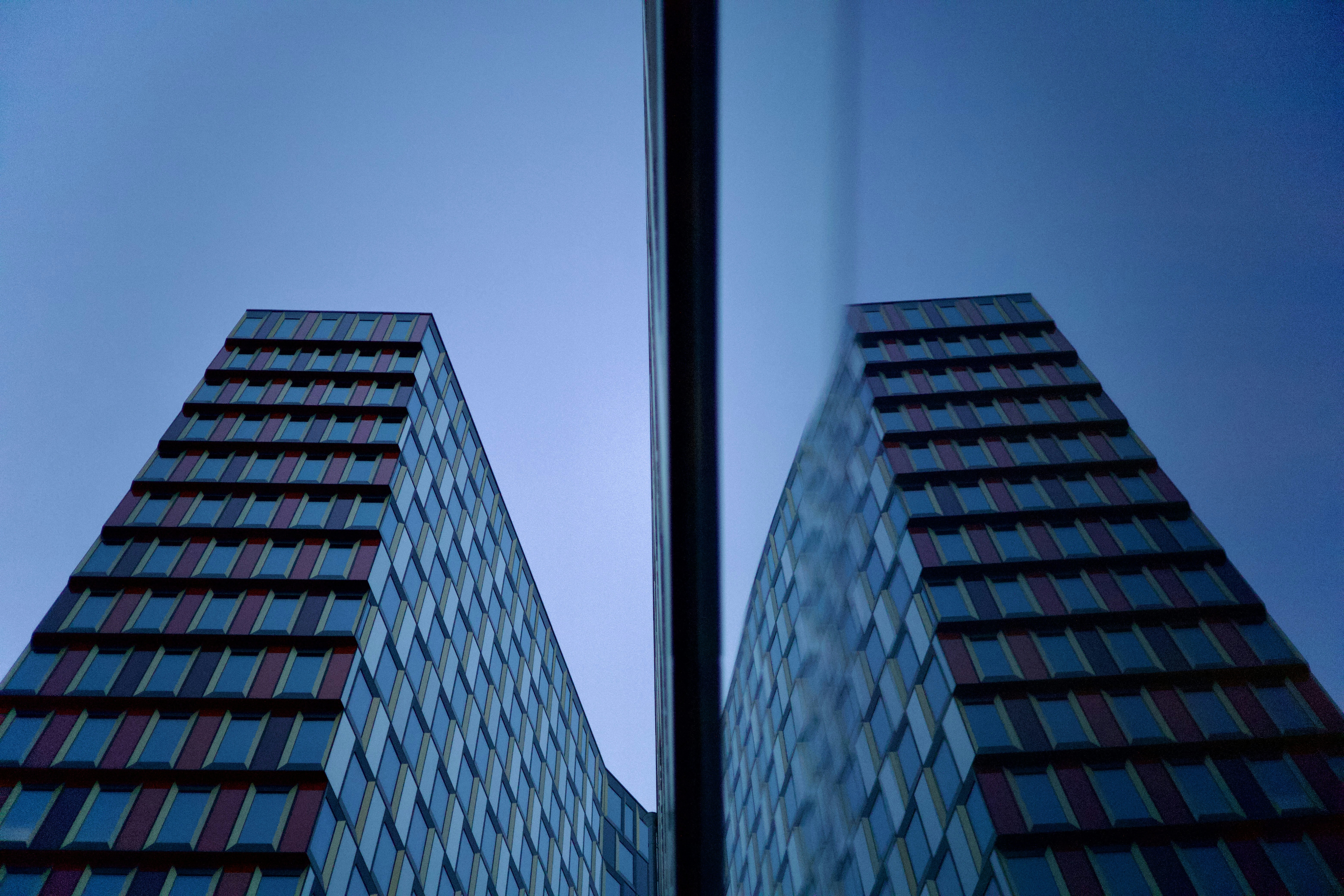 Vertical Seam, Glass Twins: Symmetry Between Facades